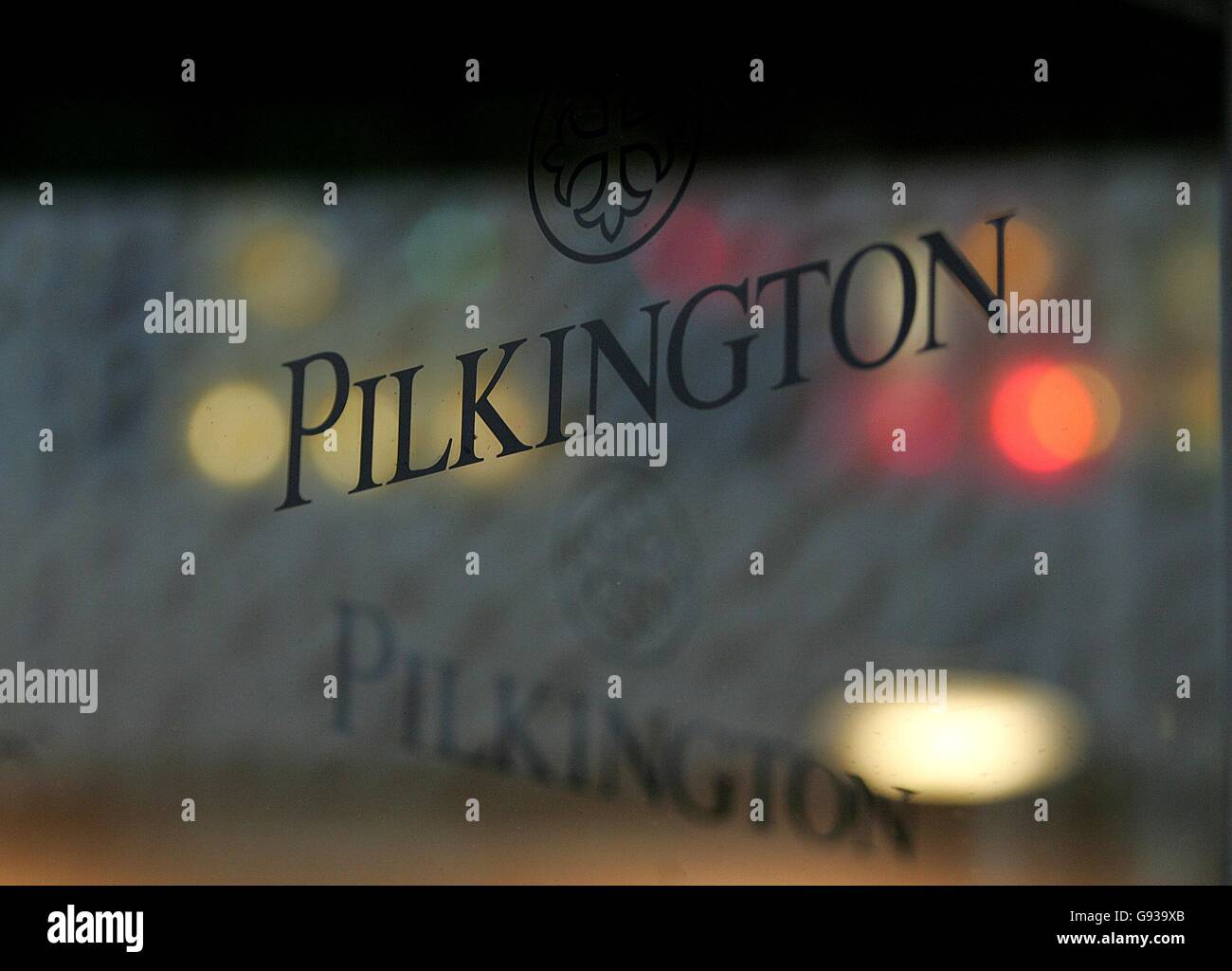 Pilkington logo -Fotos und -Bildmaterial in hoher Auflösung – Alamy