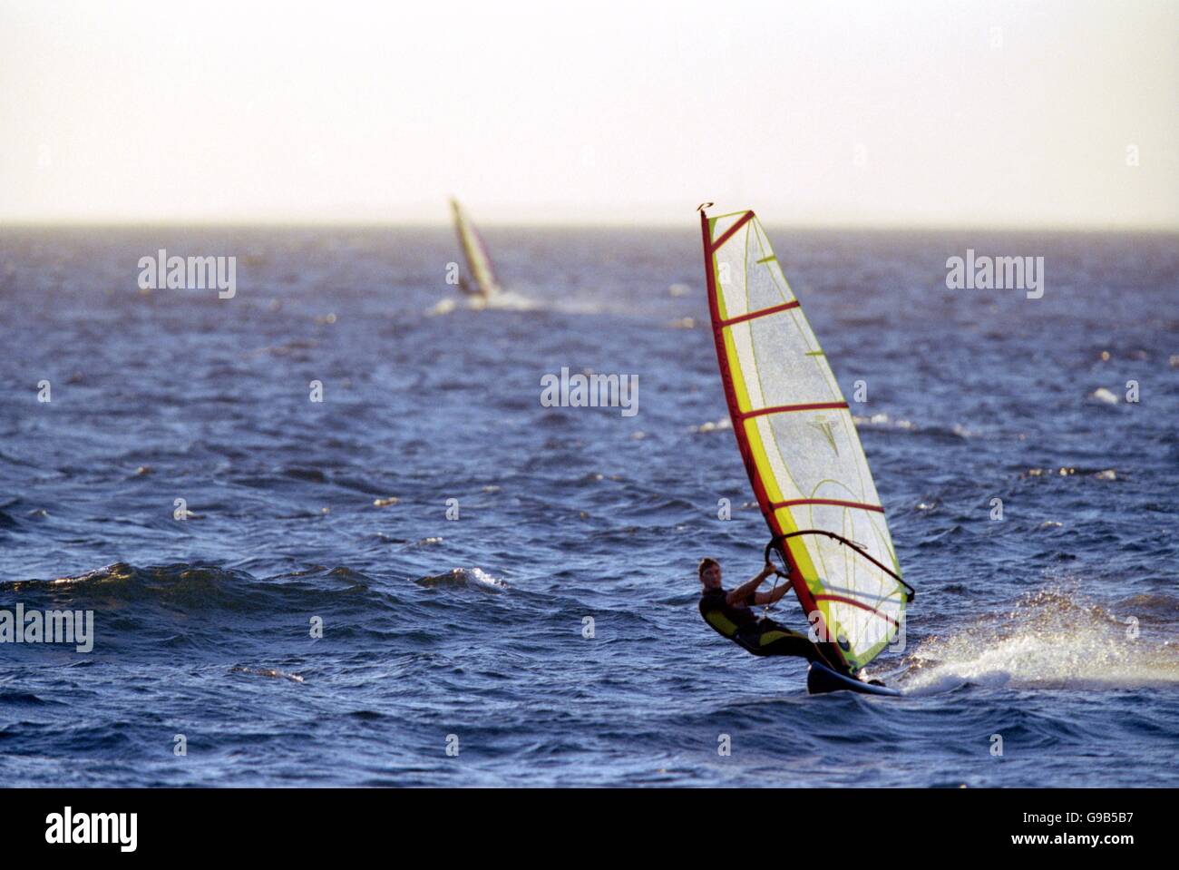 Windsurfen am strand von perth -Fotos und -Bildmaterial in hoher ...