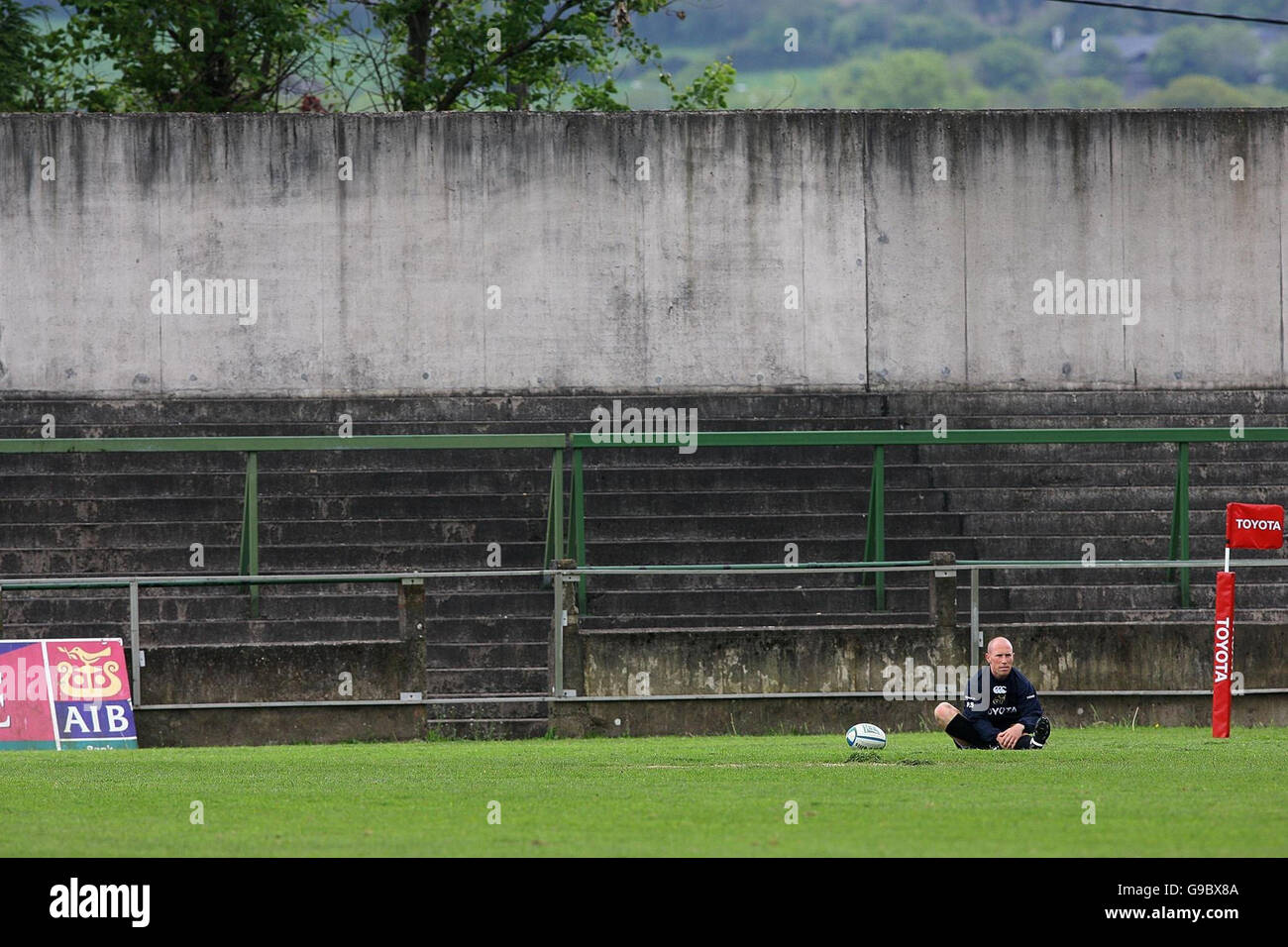 RUGBYU Münster. Munsters Peter Stringer sitzt beim Training im Musgrave ...