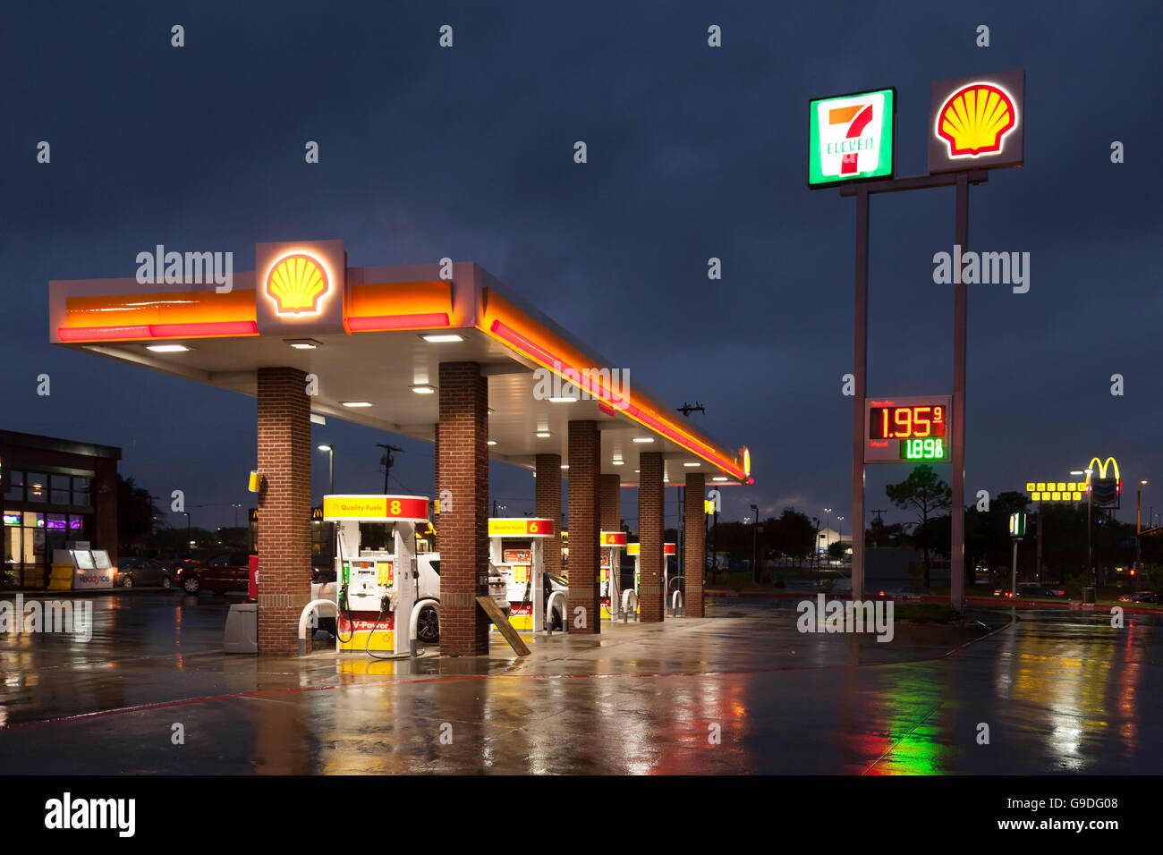 7 elf tankstelle -Fotos und -Bildmaterial in hoher Auflösung – Alamy