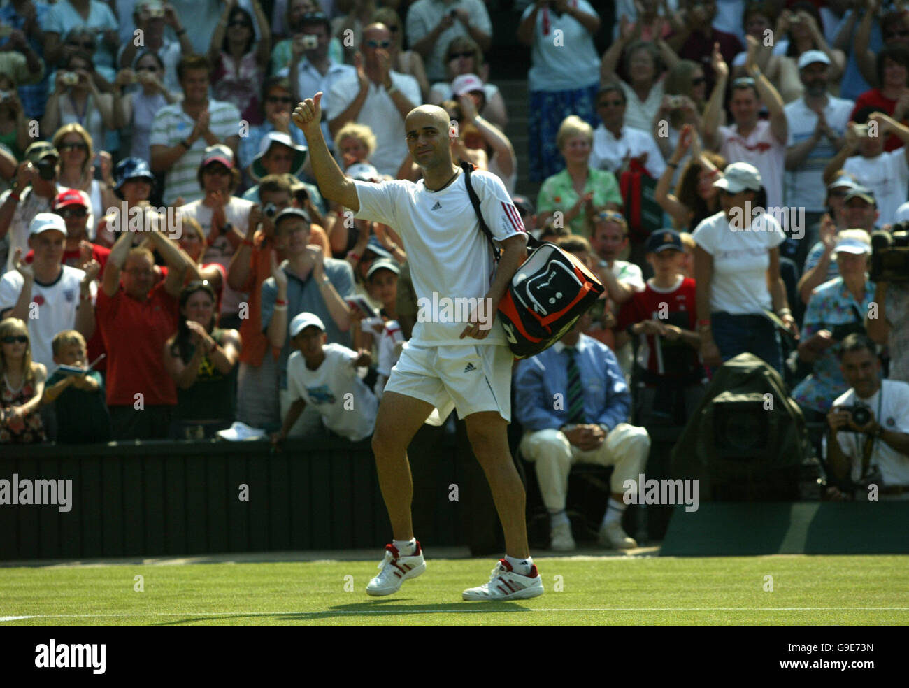 Andre agassi at wimbledon -Fotos und -Bildmaterial in hoher Auflösung ...