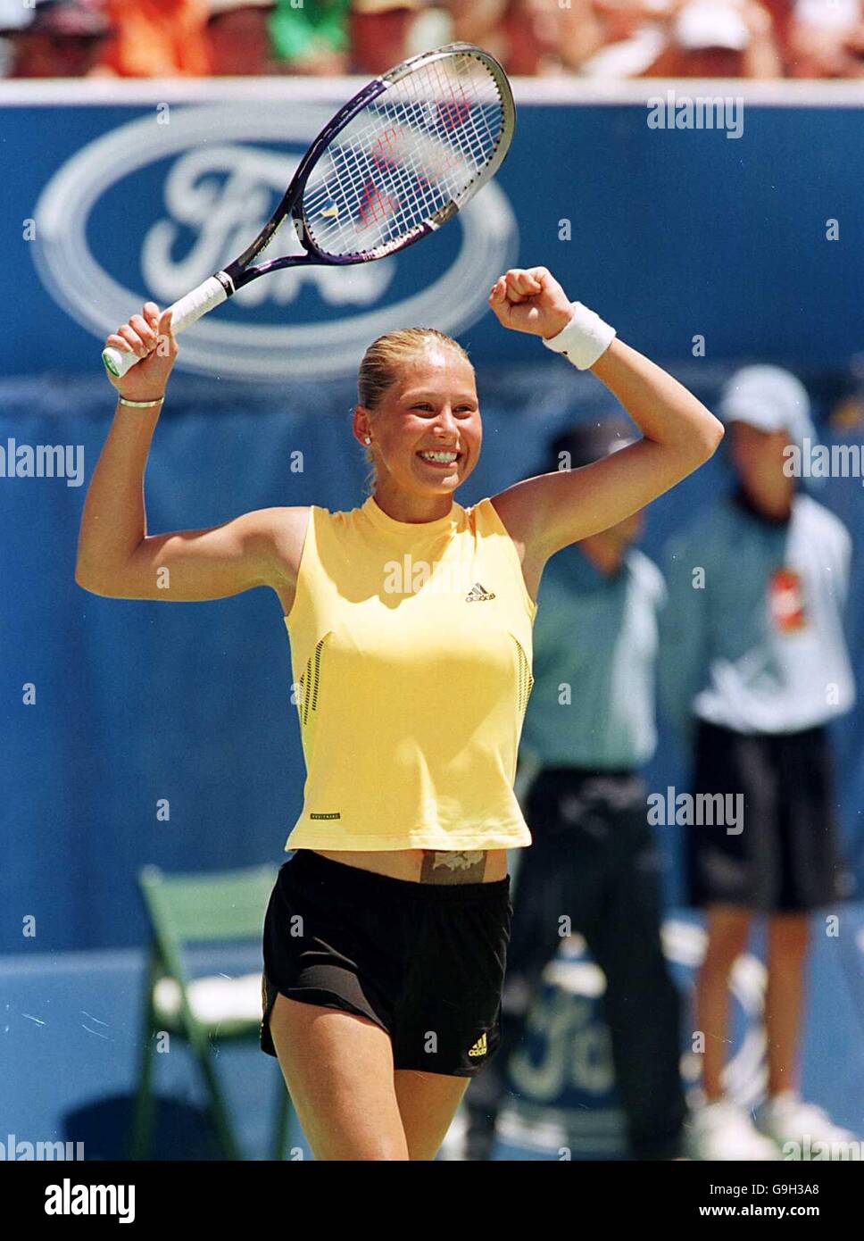 Russias anna kournikova feiert den besiegten doppelpartner barbara ...