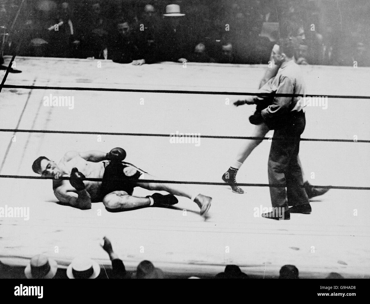 Primo carnera v max baer -Fotos und -Bildmaterial in hoher Auflösung ...