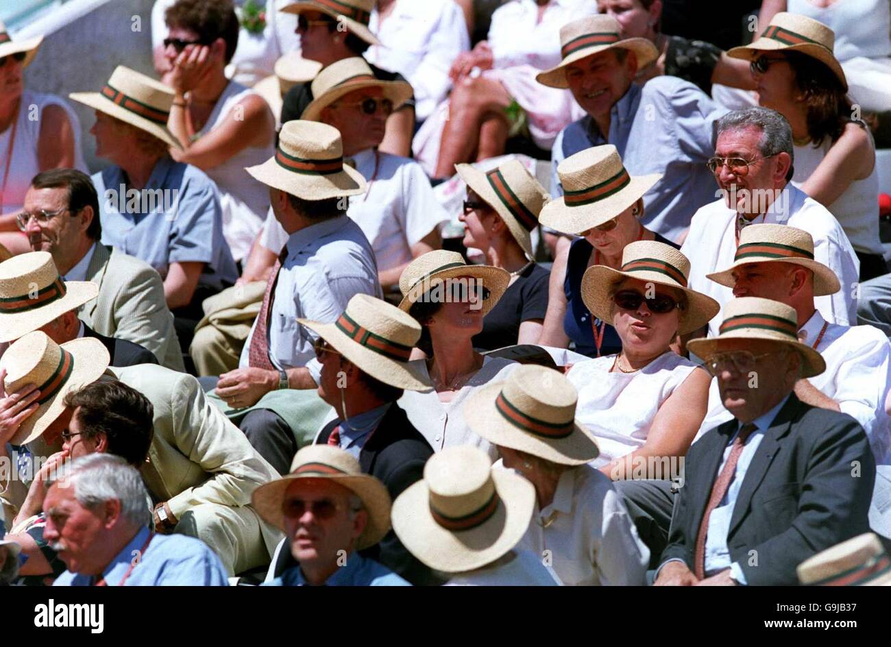 Spectators wearing hats french open -Fotos und -Bildmaterial in hoher ...