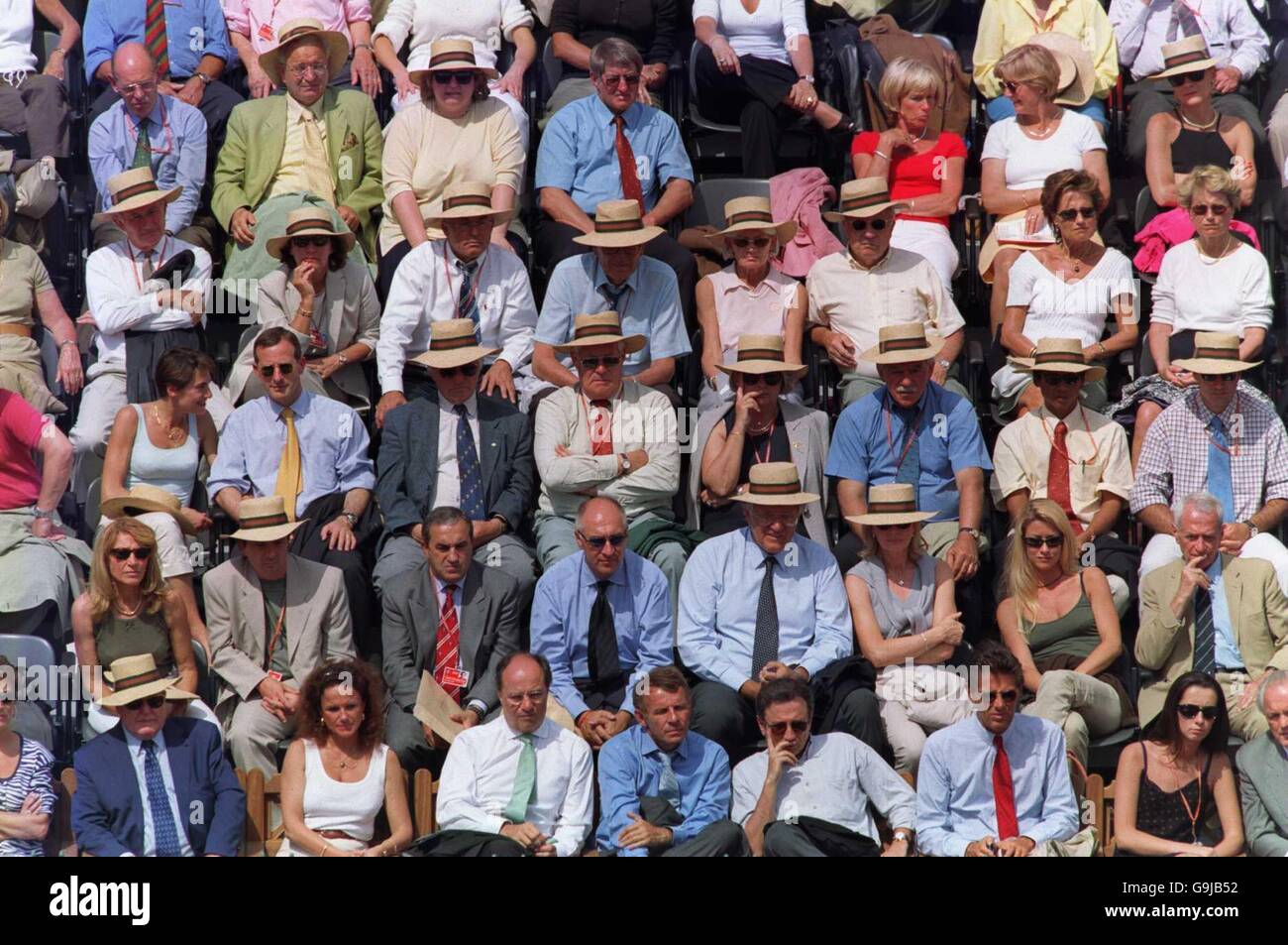 Spectators wearing hats french open -Fotos und -Bildmaterial in hoher ...