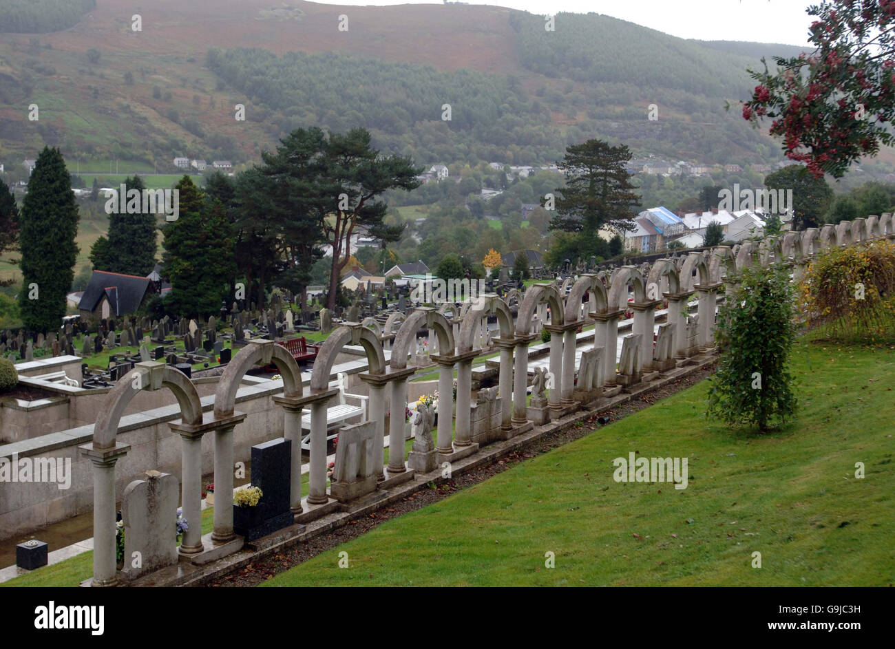 Die gräber opfer aberfan katastrophe -Fotos und -Bildmaterial in hoher ...