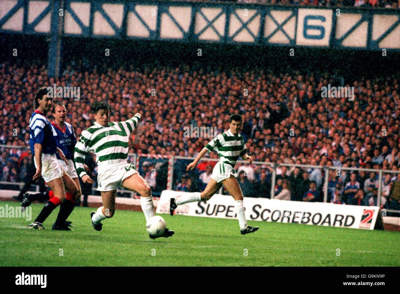 Scottish Soccer - Bell's Premier Division - Rangers gegen Celtic. Gerry ...