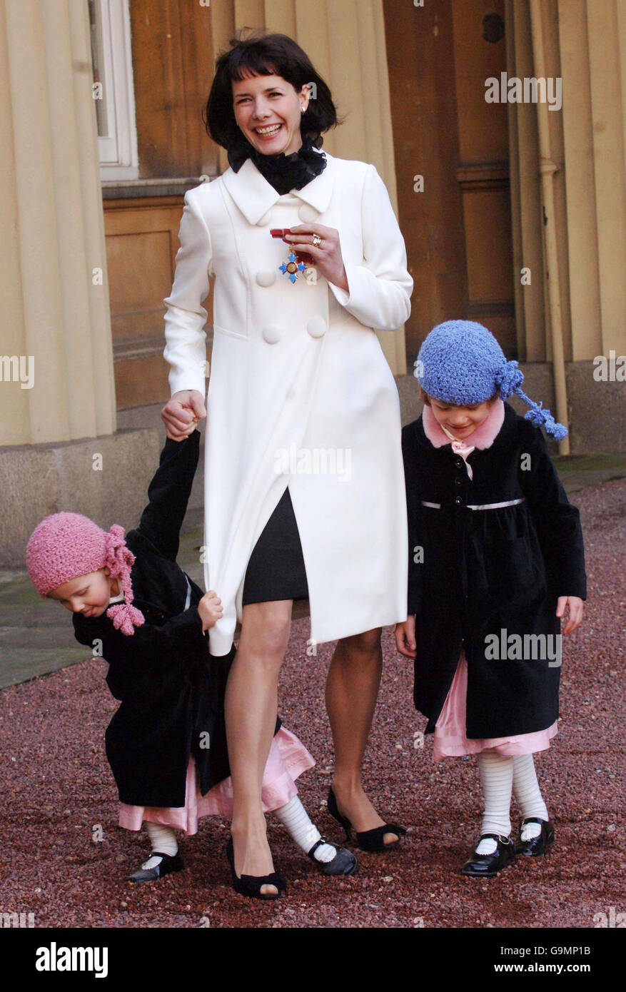 Ballerina Darcy Bussell mit ihren Kindern, Zoe 3 (links) und Pheobe 5 ...