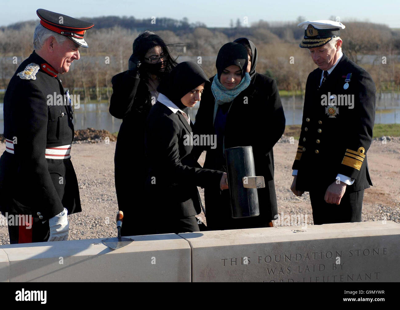 Tajalla und Absa Hashmi, die Schwester des Lance Corporal Jabron Hashmi ...