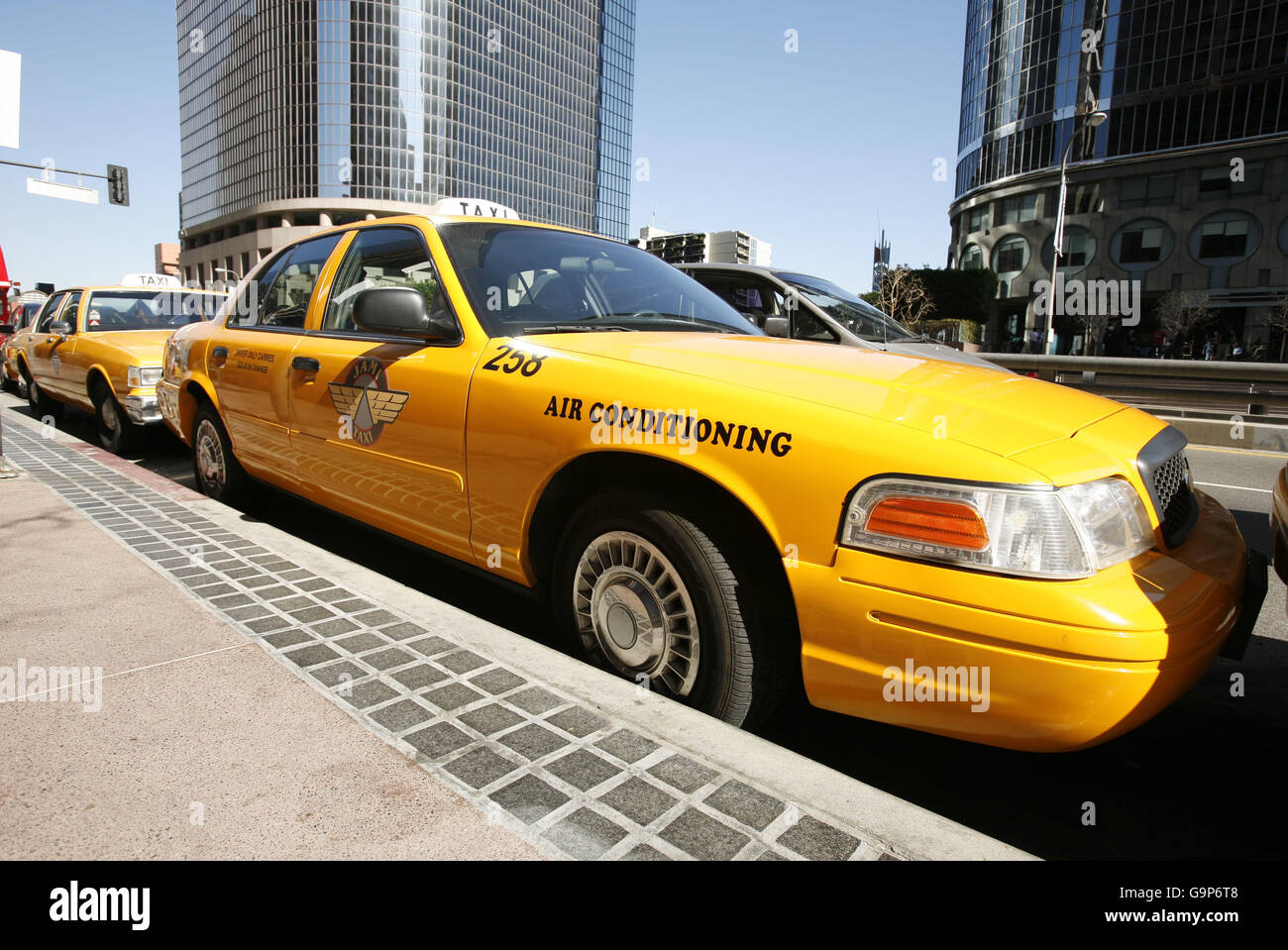 Taxi cab in los angeles -Fotos und -Bildmaterial in hoher Auflösung – Alamy