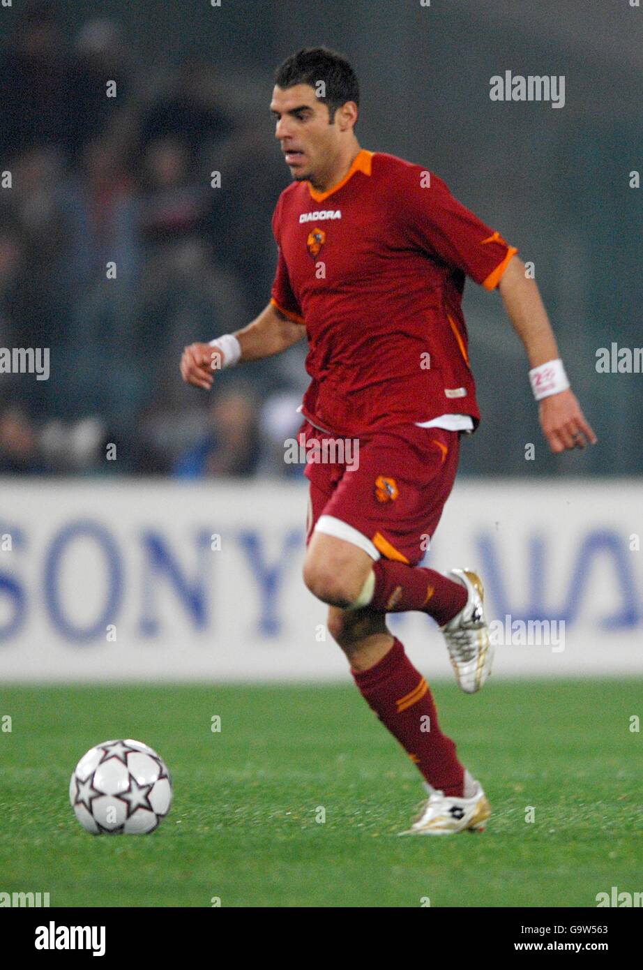 Olimpico stadion simone perrotta -Fotos und -Bildmaterial in hoher ...
