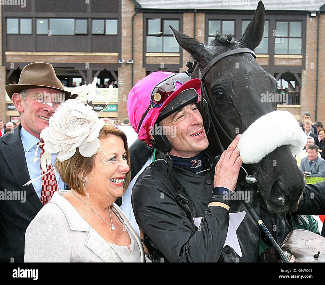 Trainer arthur moore feiert sieg -Fotos und -Bildmaterial in hoher ...