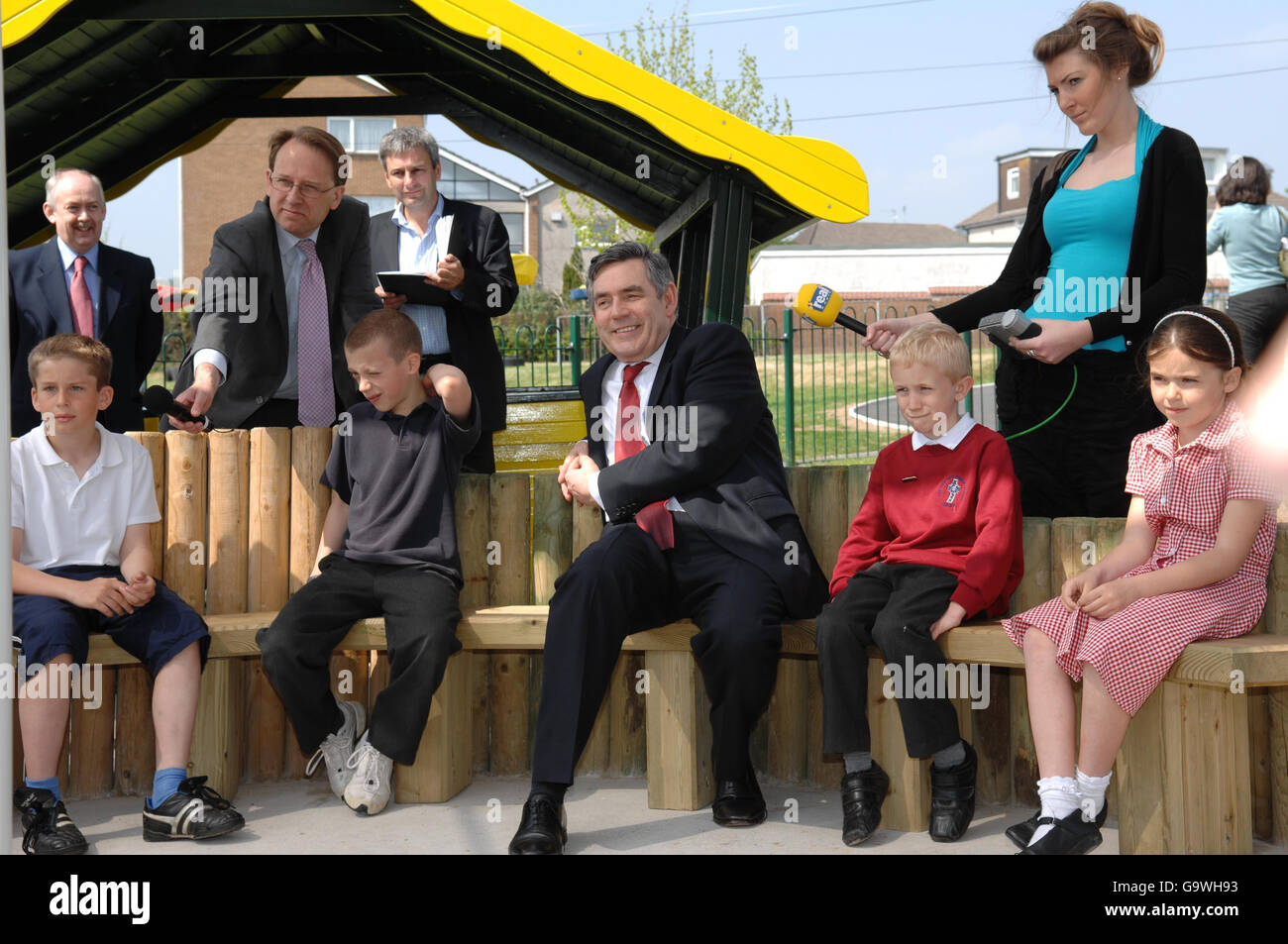 Bundeskanzler Gordon Brown bei einem Besuch der Llanishen Fach Primary ...