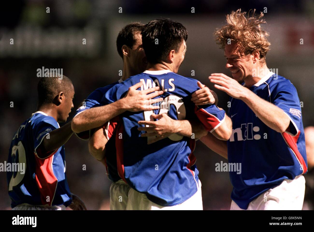 Ranger michael mols feiert tore -Fotos und -Bildmaterial in hoher ...