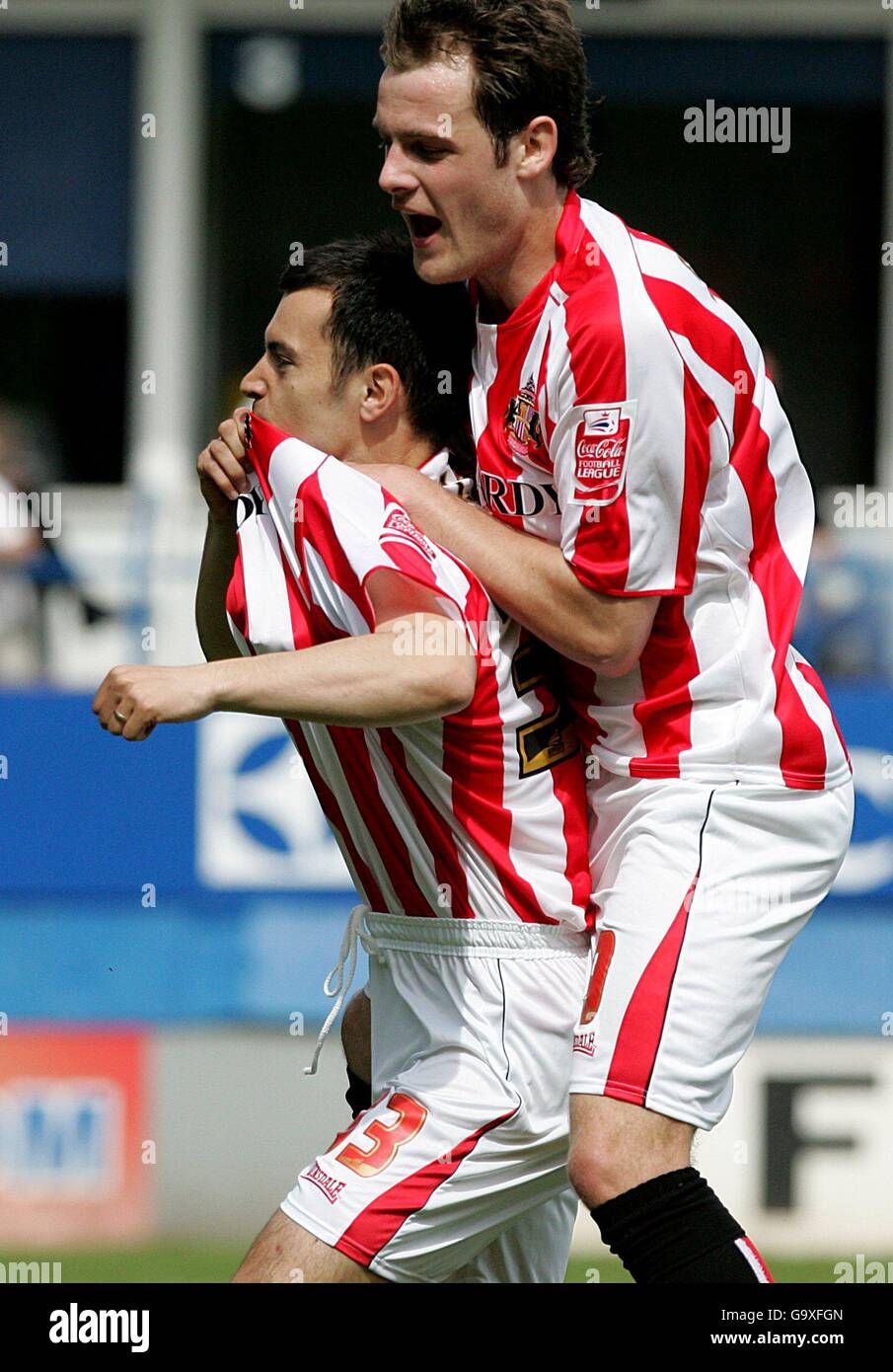 Sunderlands ross wallace feiert sein ziel mit anthony stokes -Fotos und ...