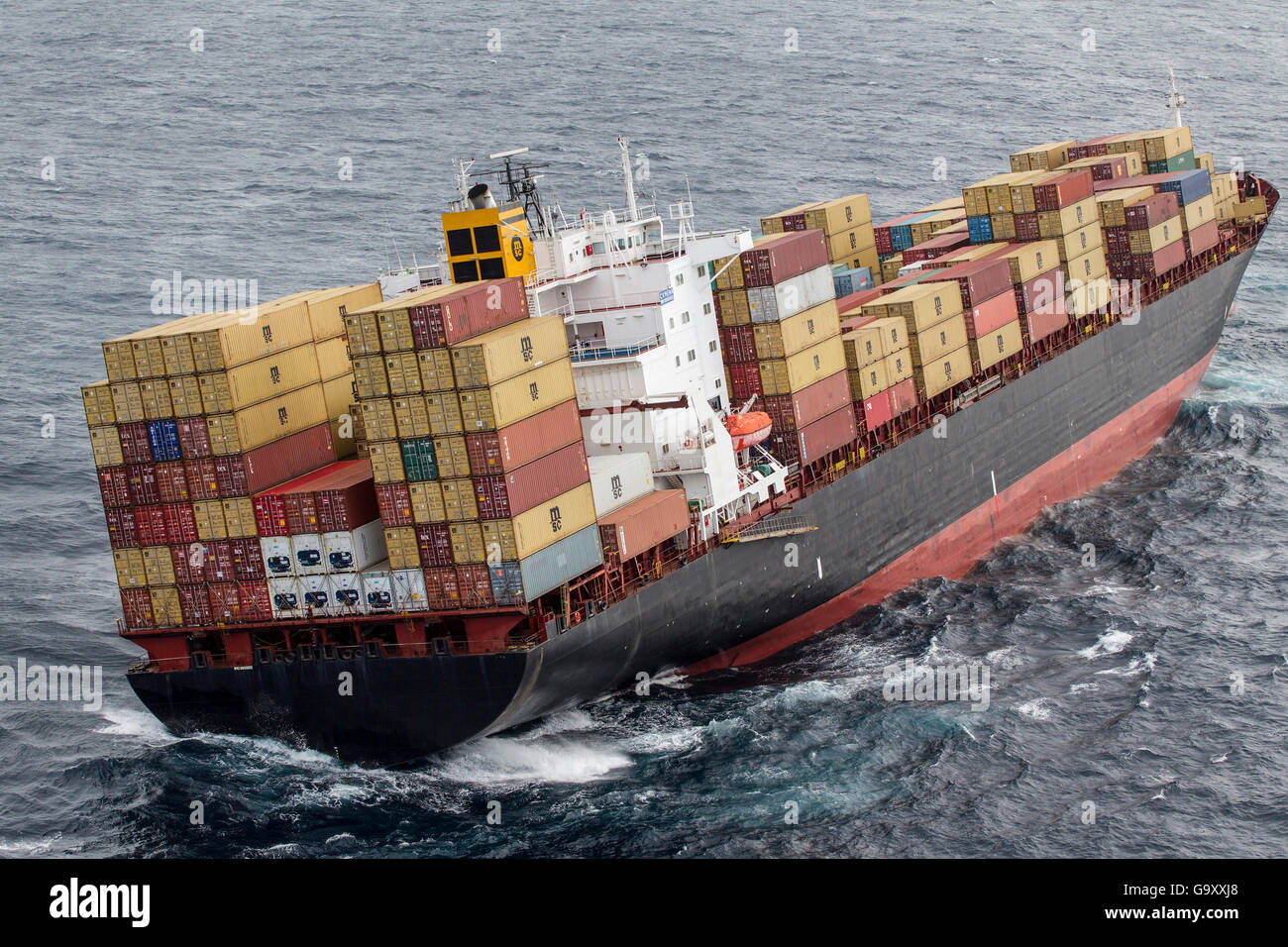 Containerschiff, MV Rena, ca. 14 Stunden nach immer geerdet auf ...