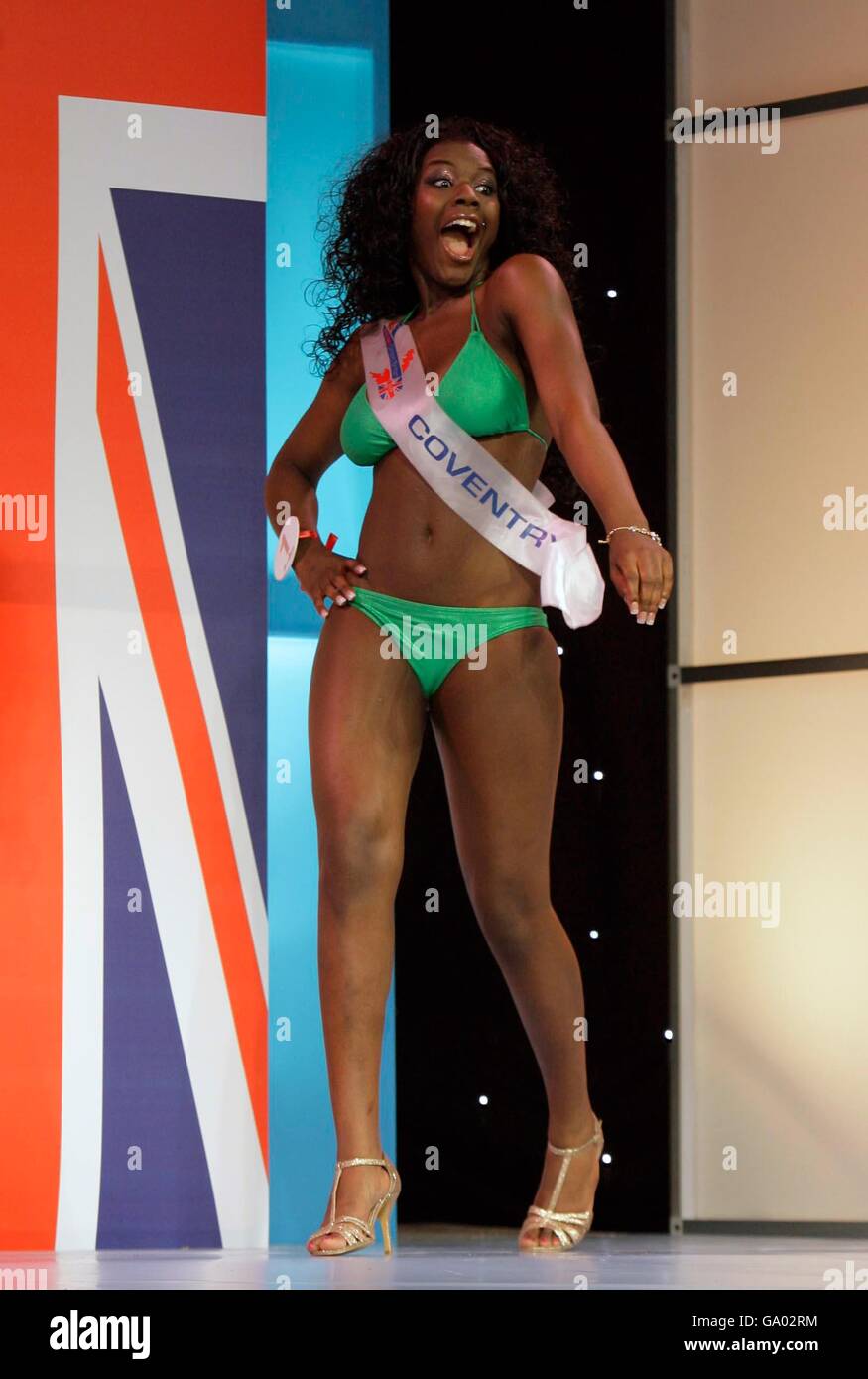 Ola Ademola, Miss Coventry, eine der Teilnehmerinnen beim Grand Final der Miss Großbritannien im ...