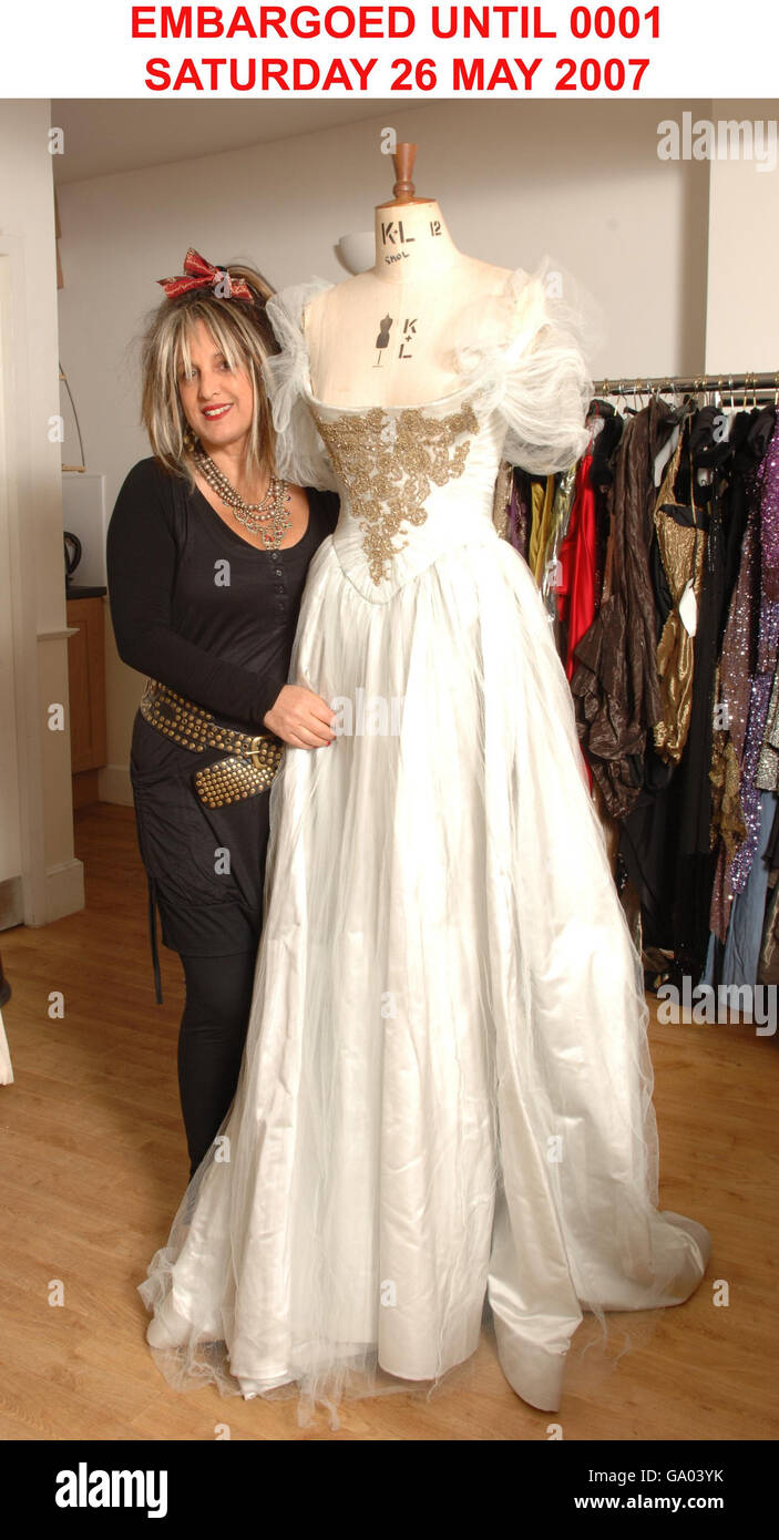 Elizabeth Emanuel - ein Kleid für Diana - London Stockfotografie - Alamy