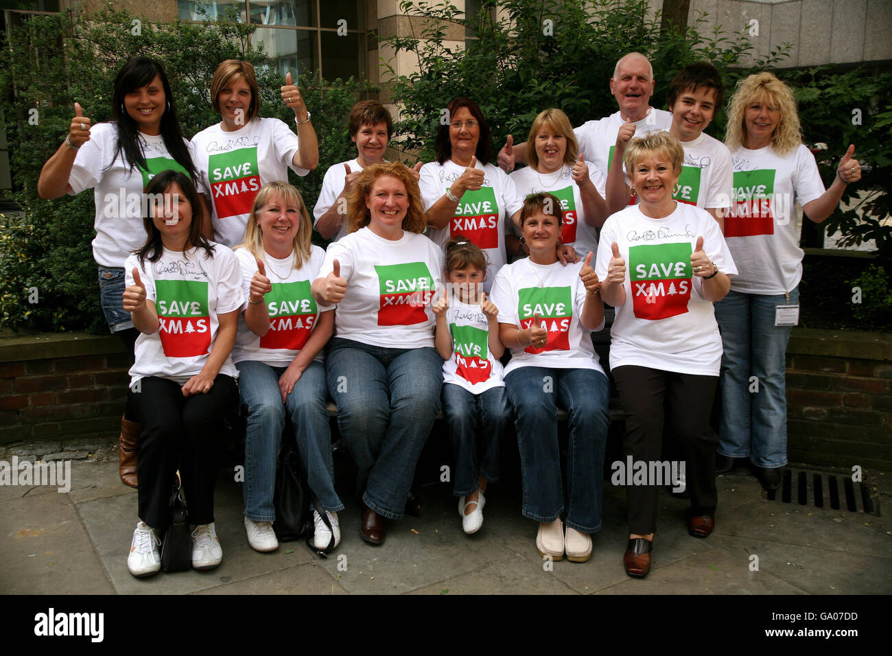 Charlie dimmock center stellt opfer farepak zusammenbruch auf dem ...