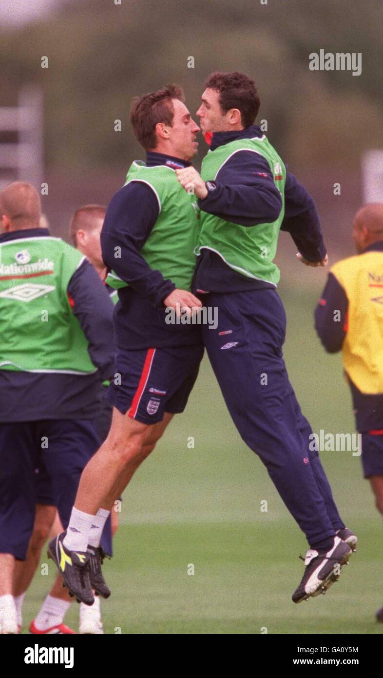 Englands gary neville martin keown brust an brust im training -Fotos ...