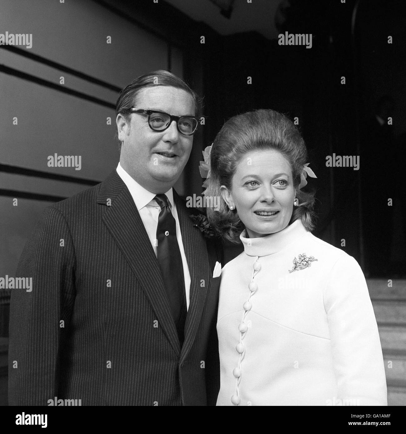 After Their Wedding At Caxton Hall Stockfotos & After Their Wedding At ...