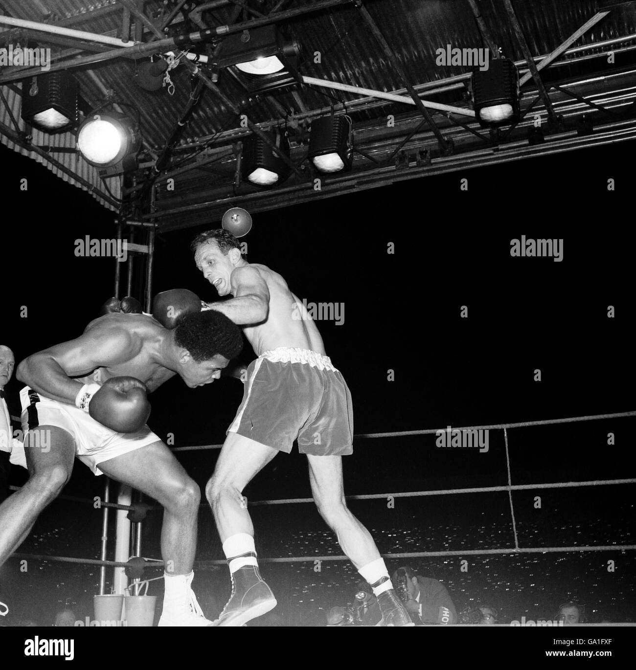 Muhammad Ali Gegen Henry Cooper Stockfotos und -bilder Kaufen - Alamy