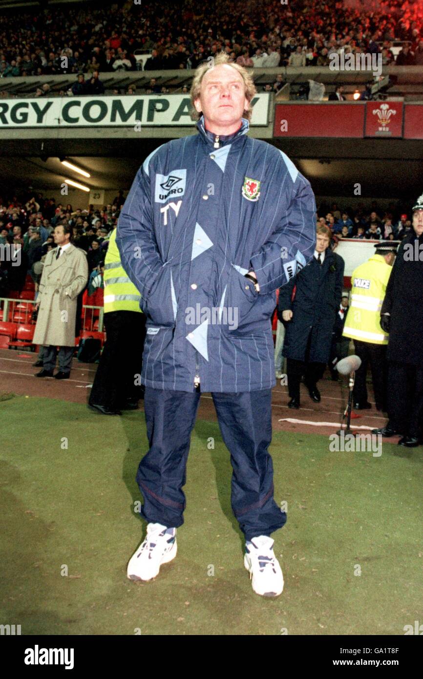 L r terry yorath -Fotos und -Bildmaterial in hoher Auflösung – Alamy