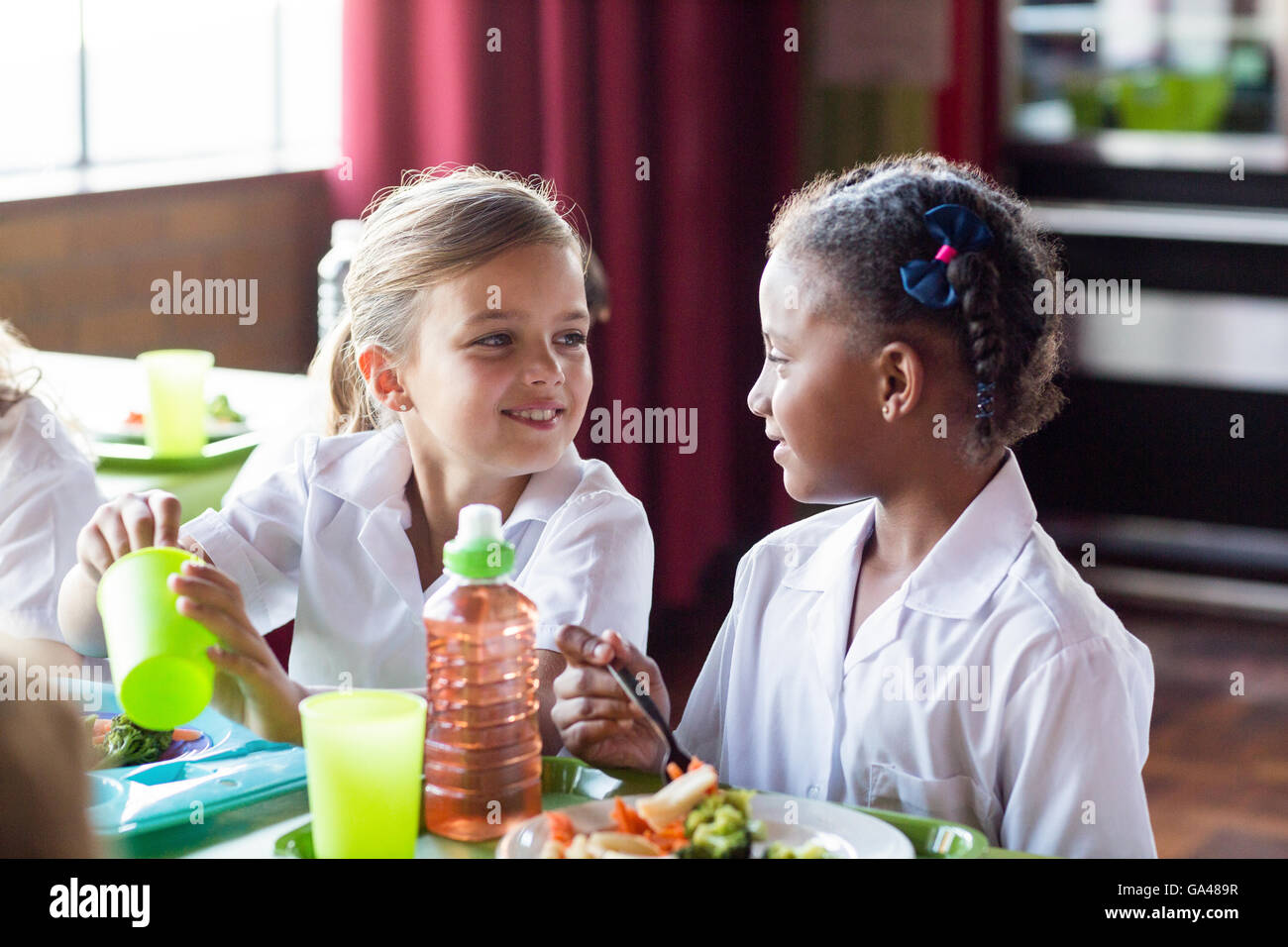 Teller mit kantine -Fotos und -Bildmaterial in hoher Auflösung – Alamy