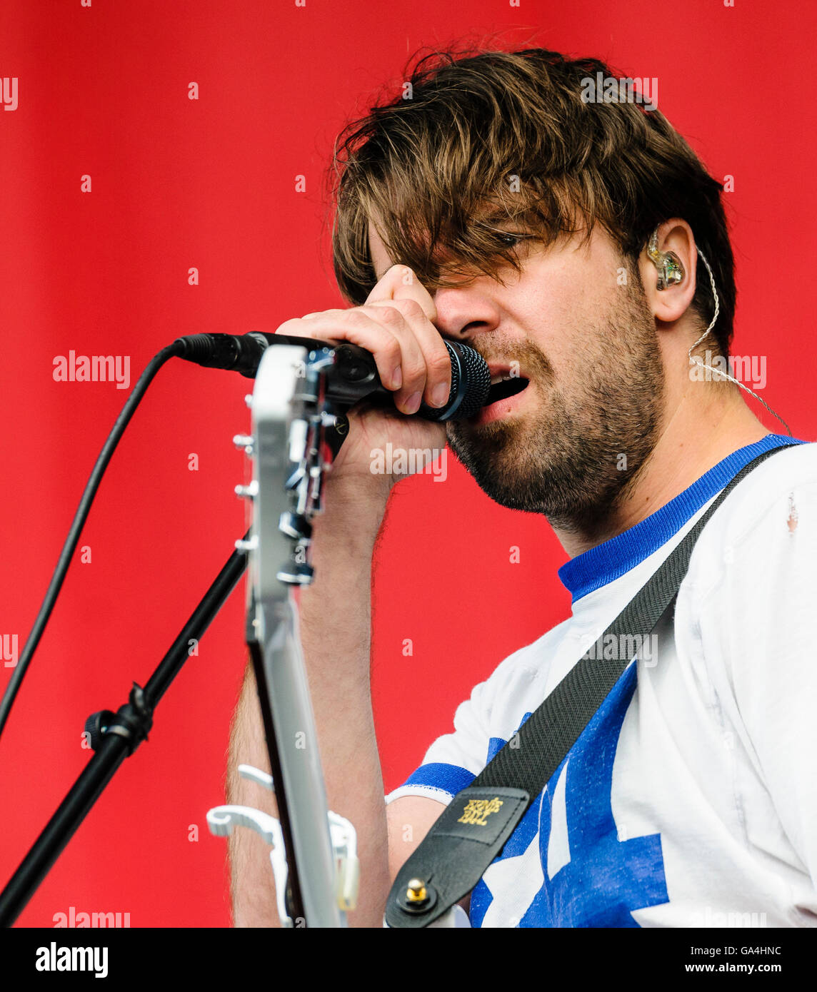 Justin young the vaccines -Fotos und -Bildmaterial in hoher Auflösung ...
