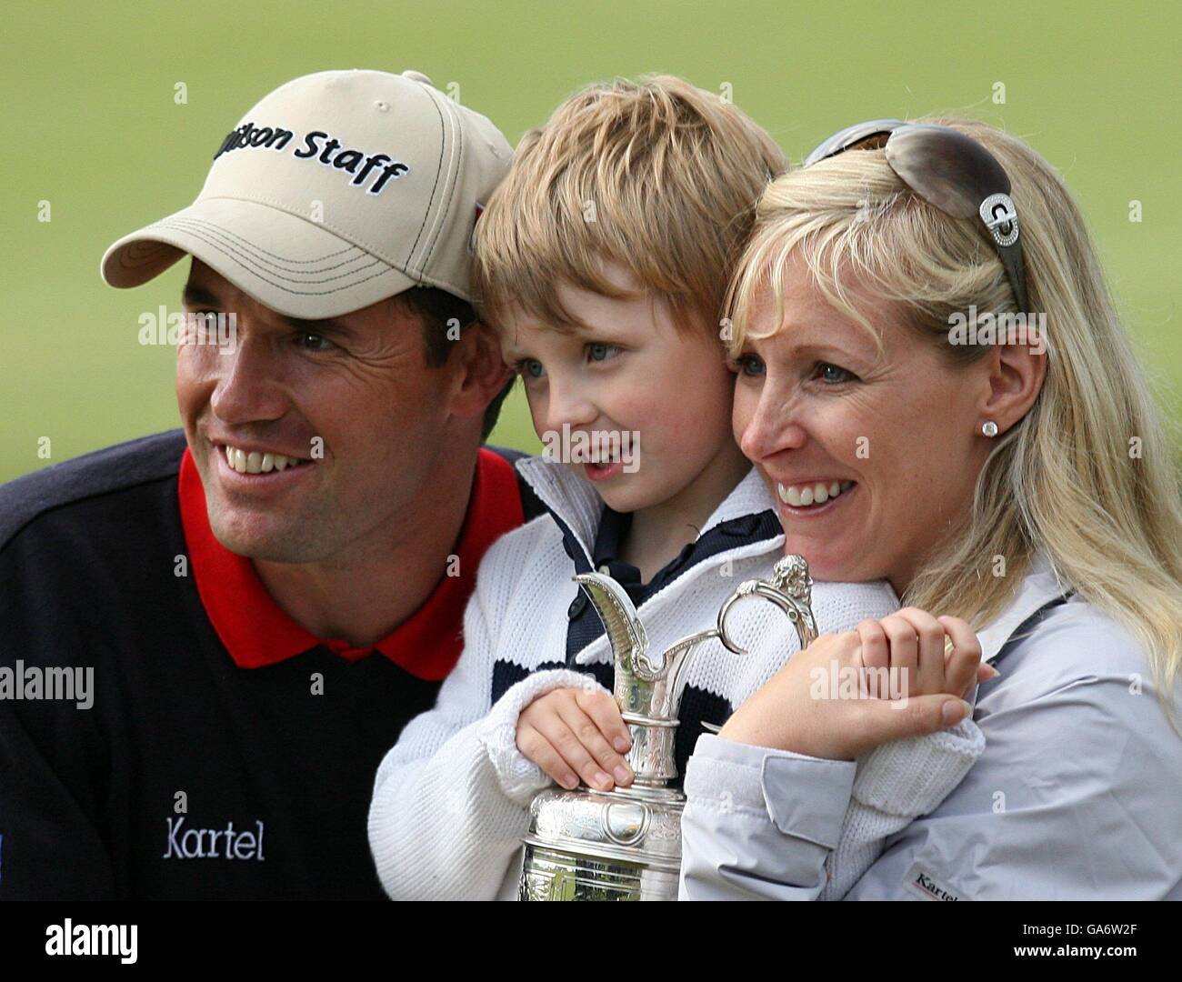 Caroline harrington mit dem rotweinkrug -Fotos und -Bildmaterial in ...