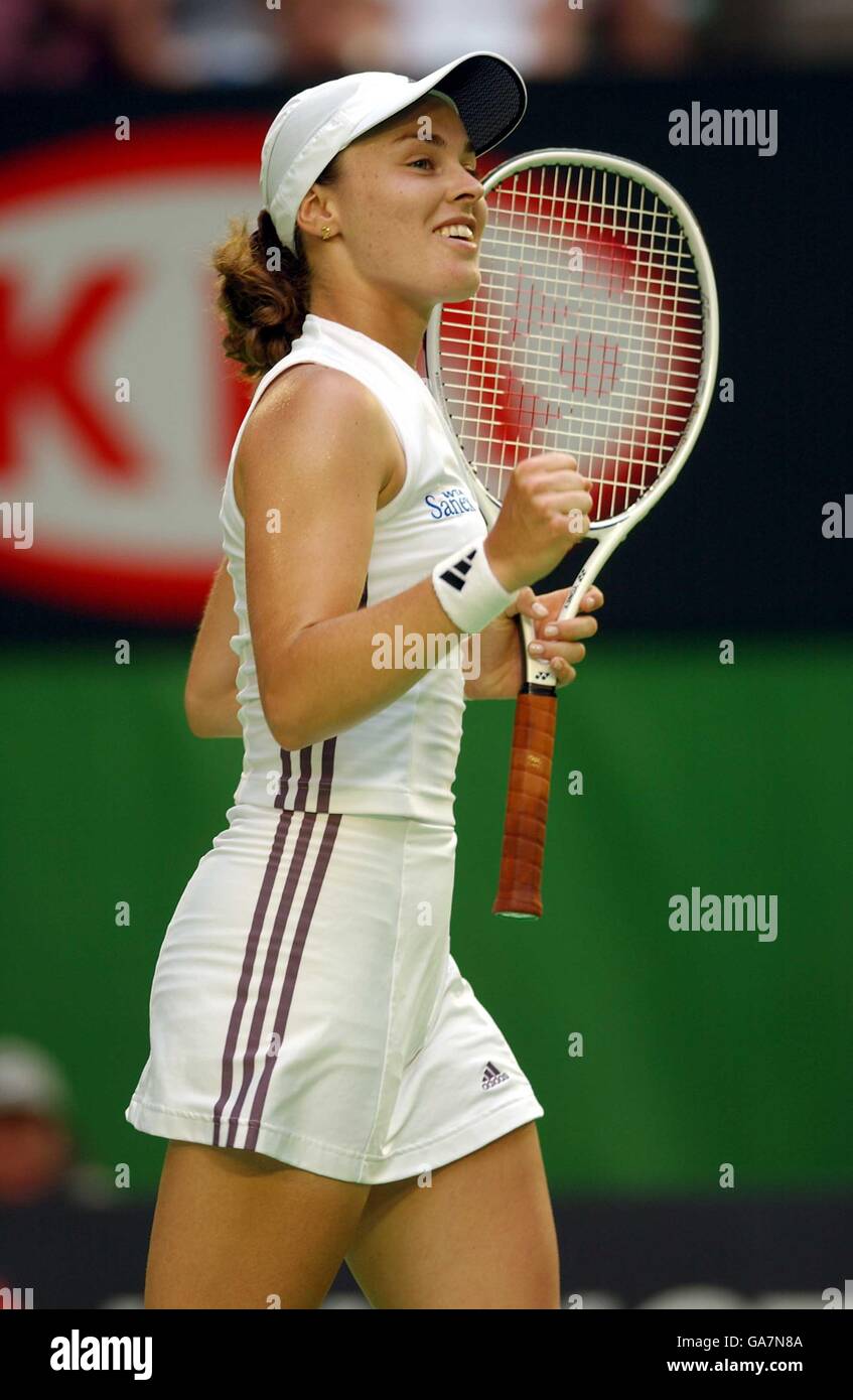 Martina Hingis feiert ihren Sieg über Amanda Coetzer Stockfotografie ...