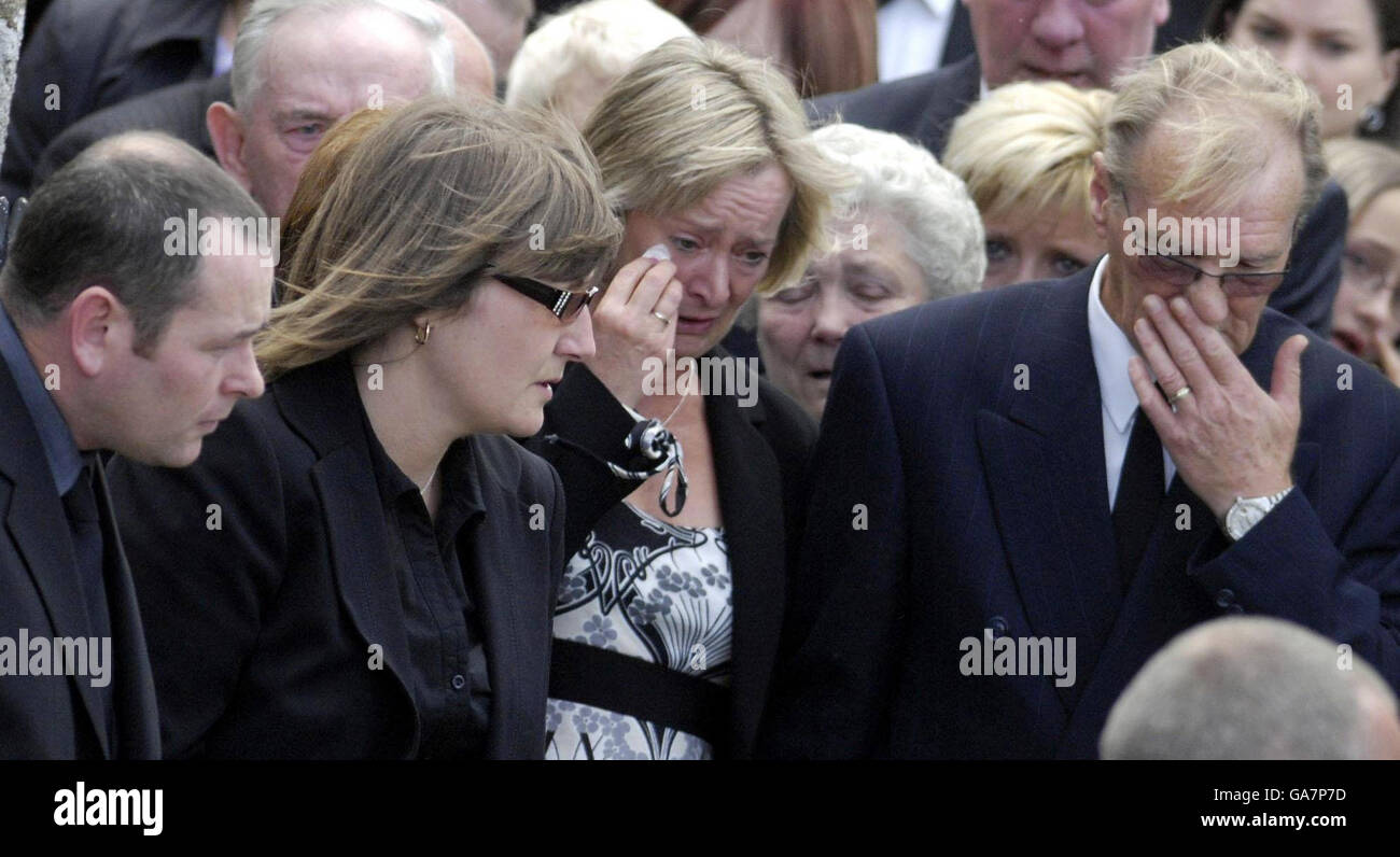 Familienmitglieder folgen -Fotos und -Bildmaterial in hoher Auflösung ...