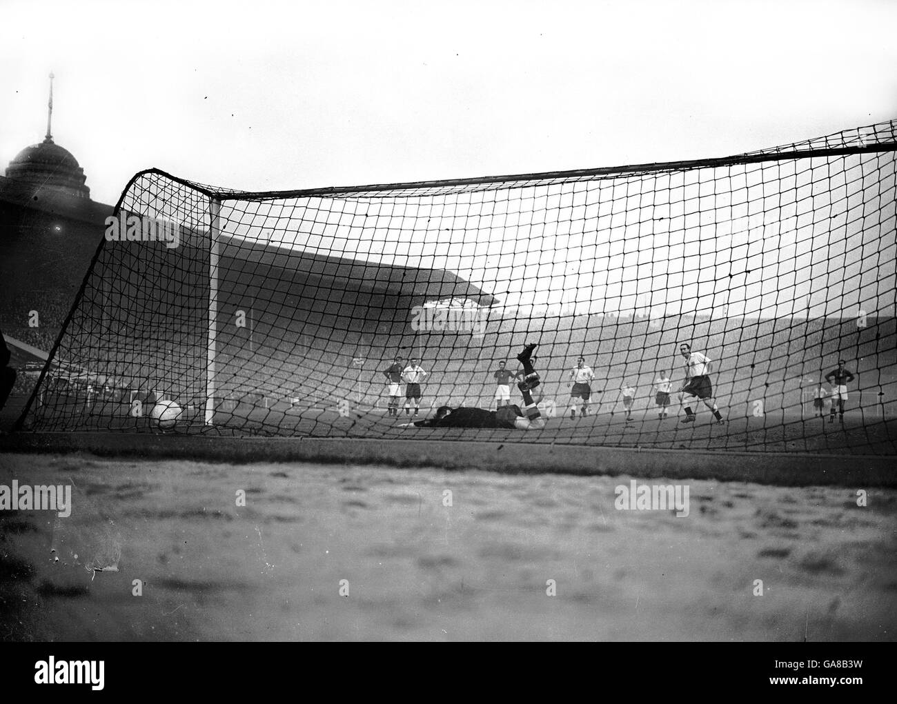 Ungarn ball im netz -Fotos und -Bildmaterial in hoher Auflösung – Alamy