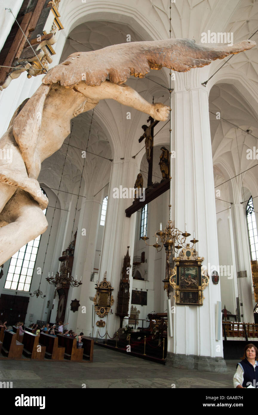 Innenraum der St. Marien Kirche (Bazylika Mariacka) in Danzig die ...