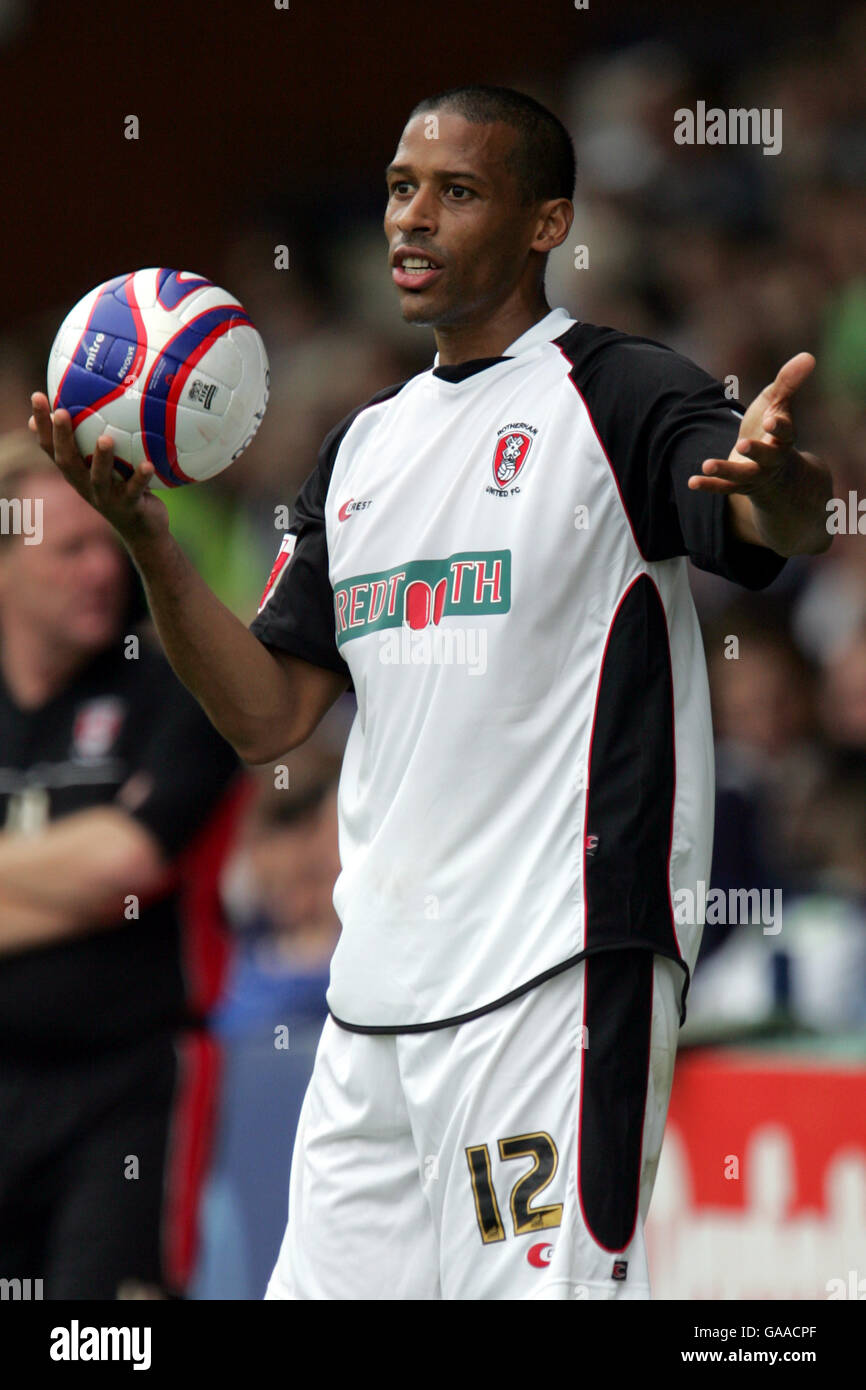 Fußball - Coca-Cola Football League Two - Stockport County / Rotherham ...