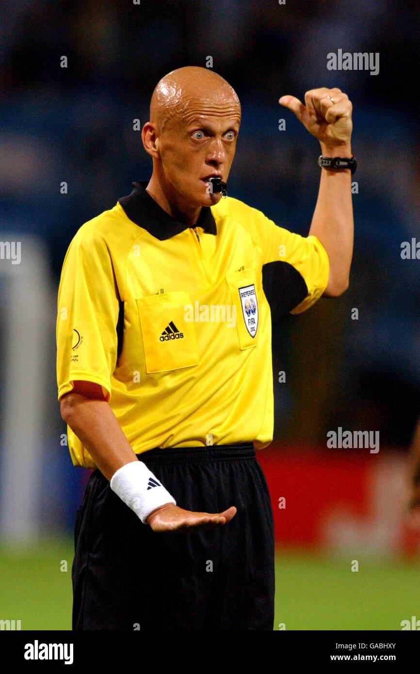 Referee pierluigi collina -Fotos und -Bildmaterial in hoher Auflösung ...