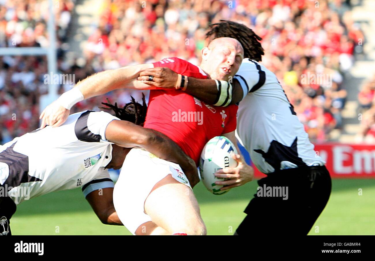 Wales tom shanklin wird angepackt -Fotos und -Bildmaterial in hoher ...