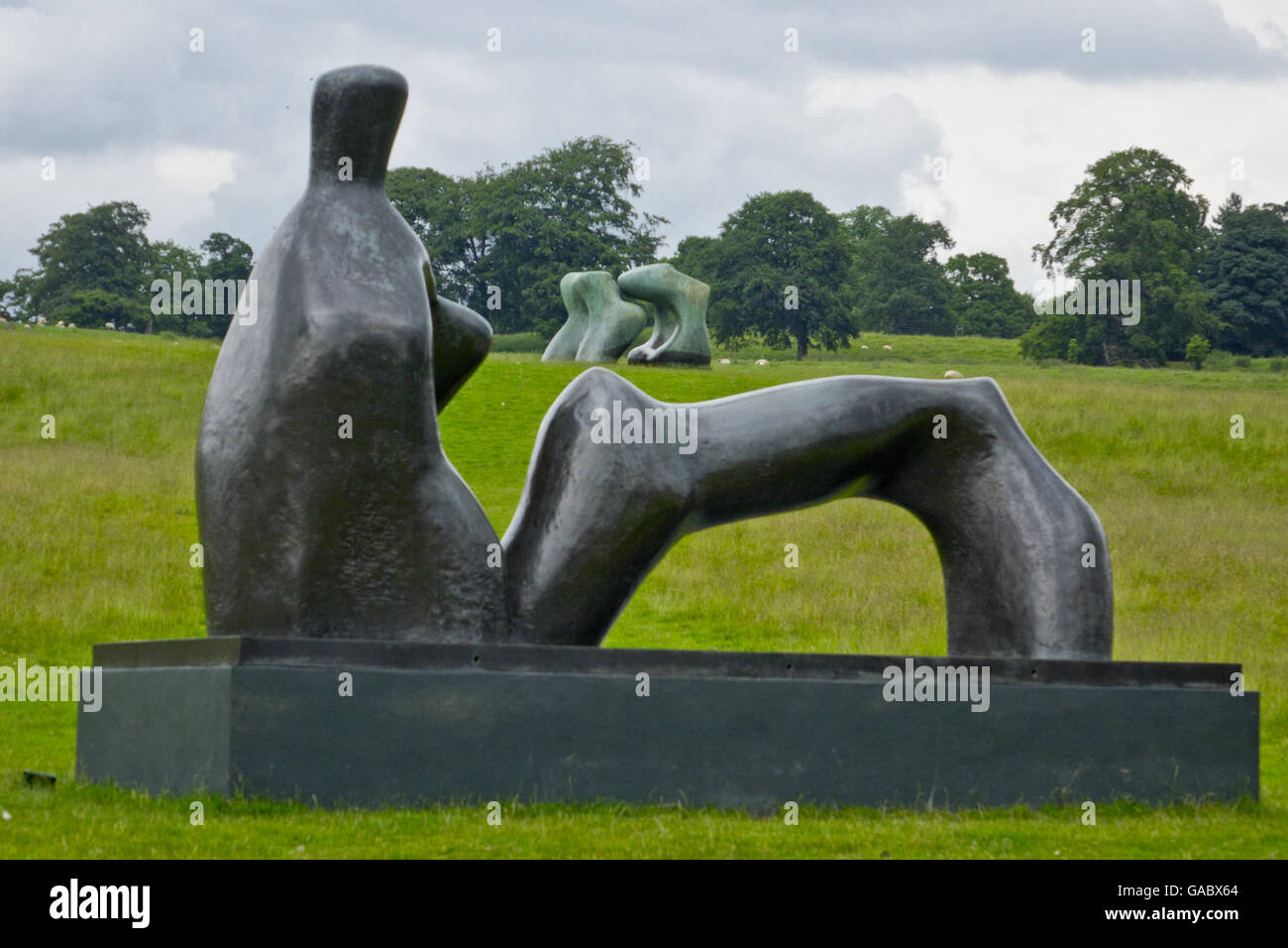 Yorkshire skulpturenpark henry moore -Fotos und -Bildmaterial in hoher ...