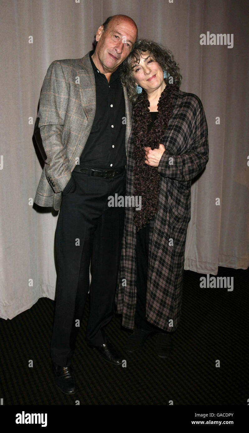 Direktor richard lester und eleanor bron -Fotos und -Bildmaterial in ...