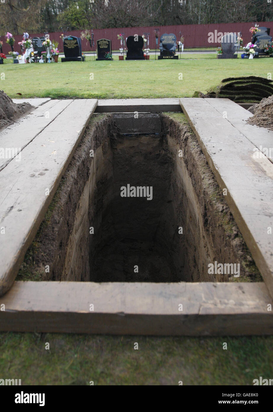 Ein leeres Grab auf dem Friedhof von New Grandsable in Polmon, wo die Schülerin Vicky Hamilton ...