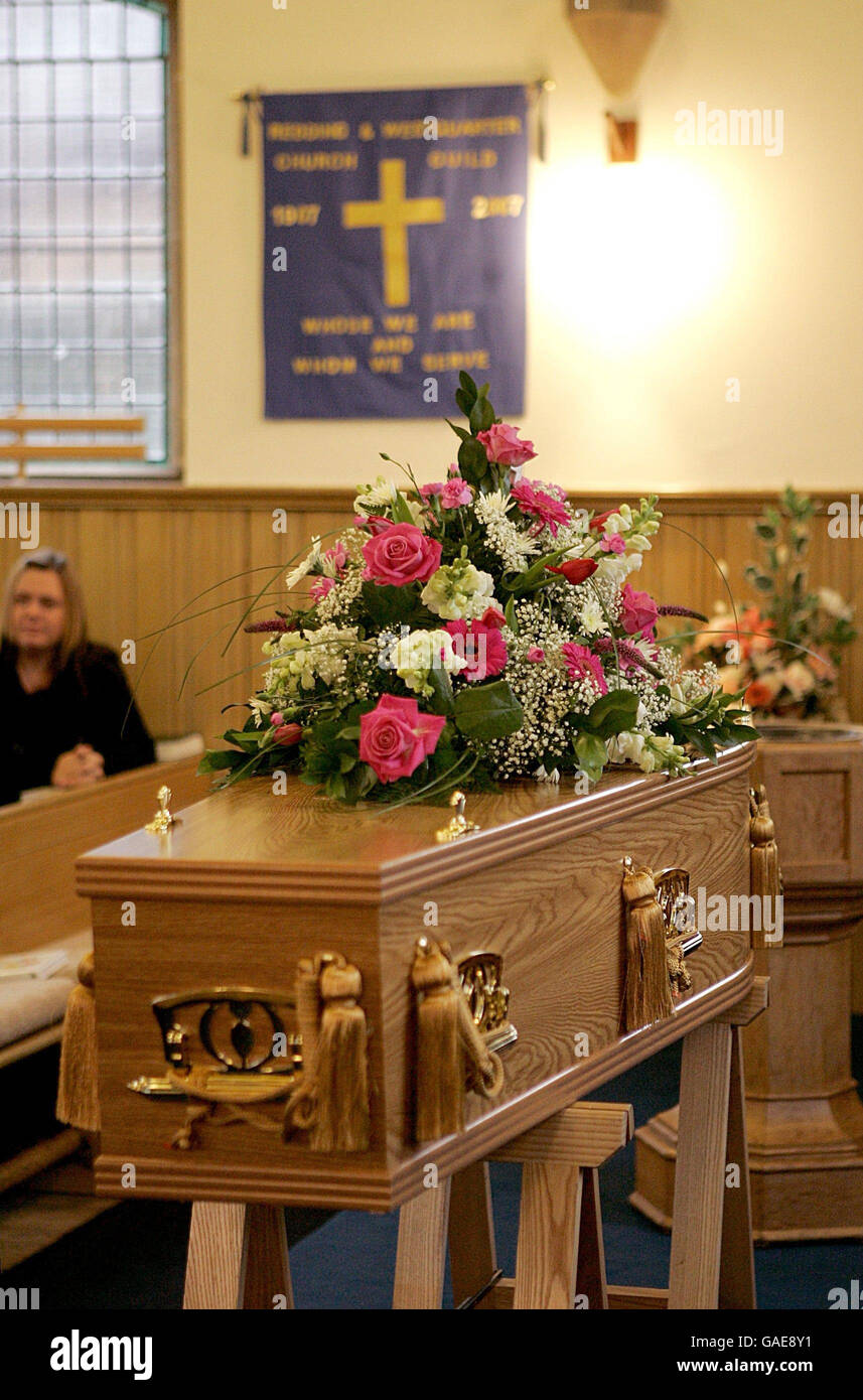 Vicky hamilton sarg in redding pfarrkirche trauerfeier -Fotos und ...