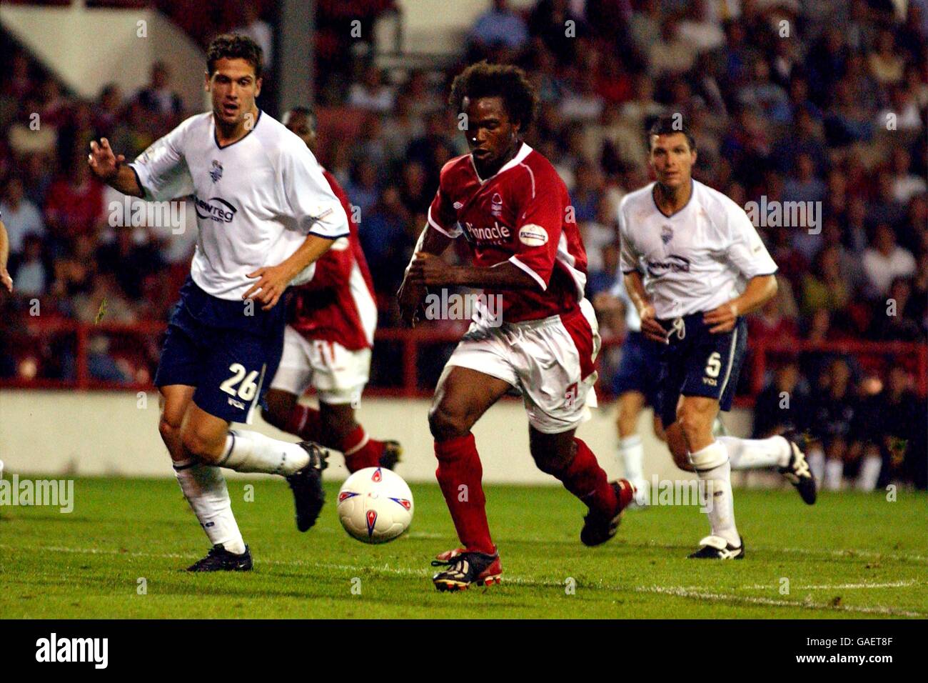 Nottingham forest david johnson klammert sich an einen steilpass -Fotos ...