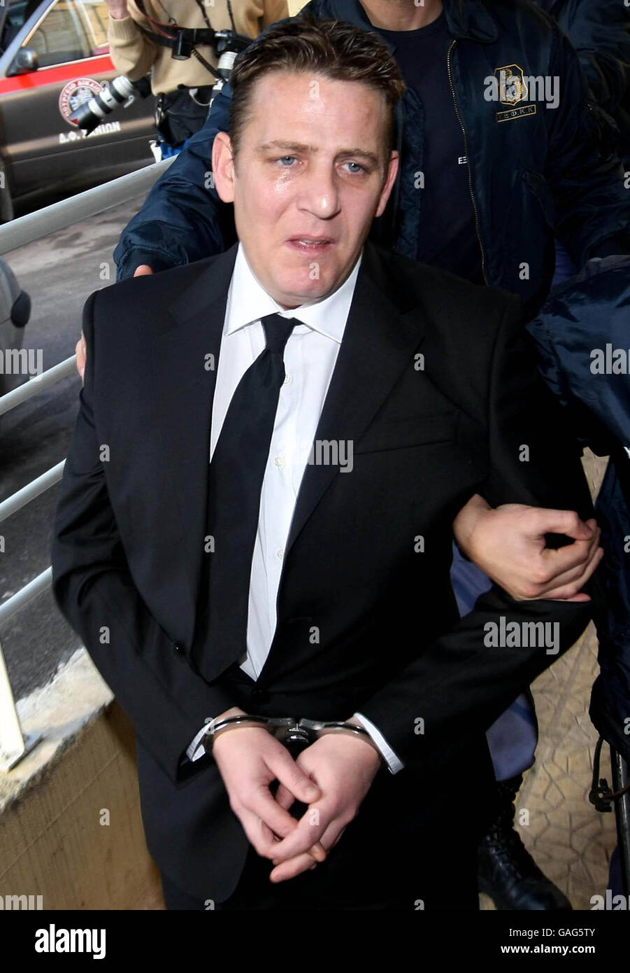 Handschellen angeklagtes gericht -Fotos und -Bildmaterial in hoher ...