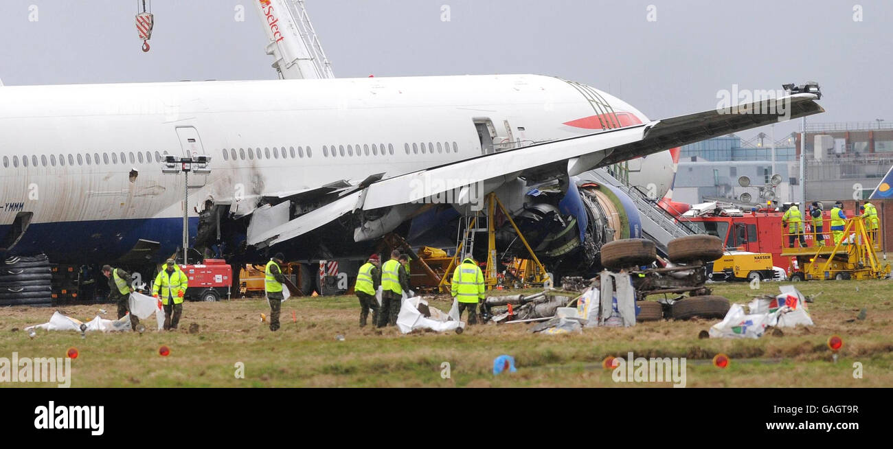 Die Boeing 777 von British Airways liegt am Fuße der südlichen Start ...