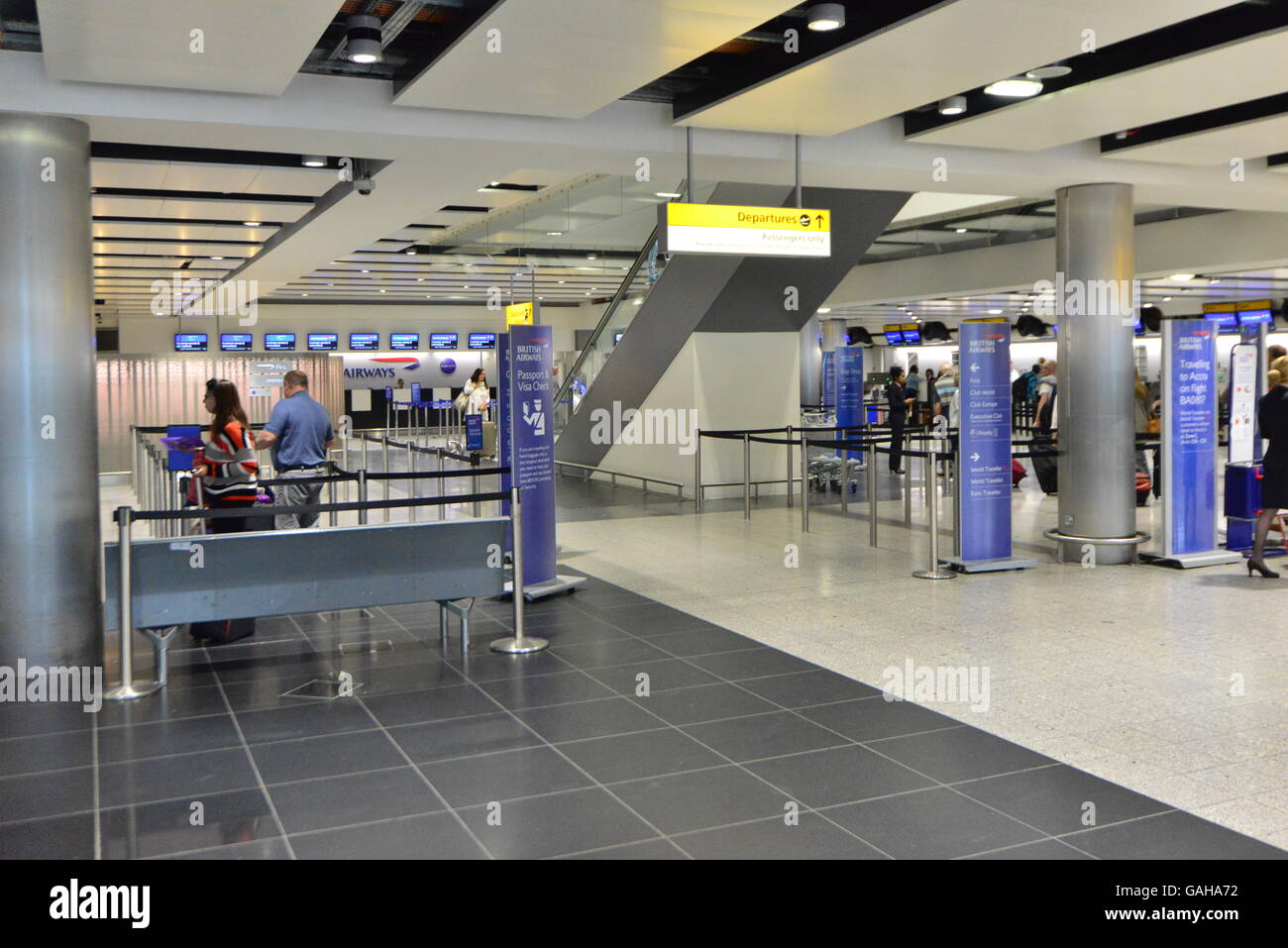 Passagiere check in terminal 3 heathrow flughafen -Fotos und ...