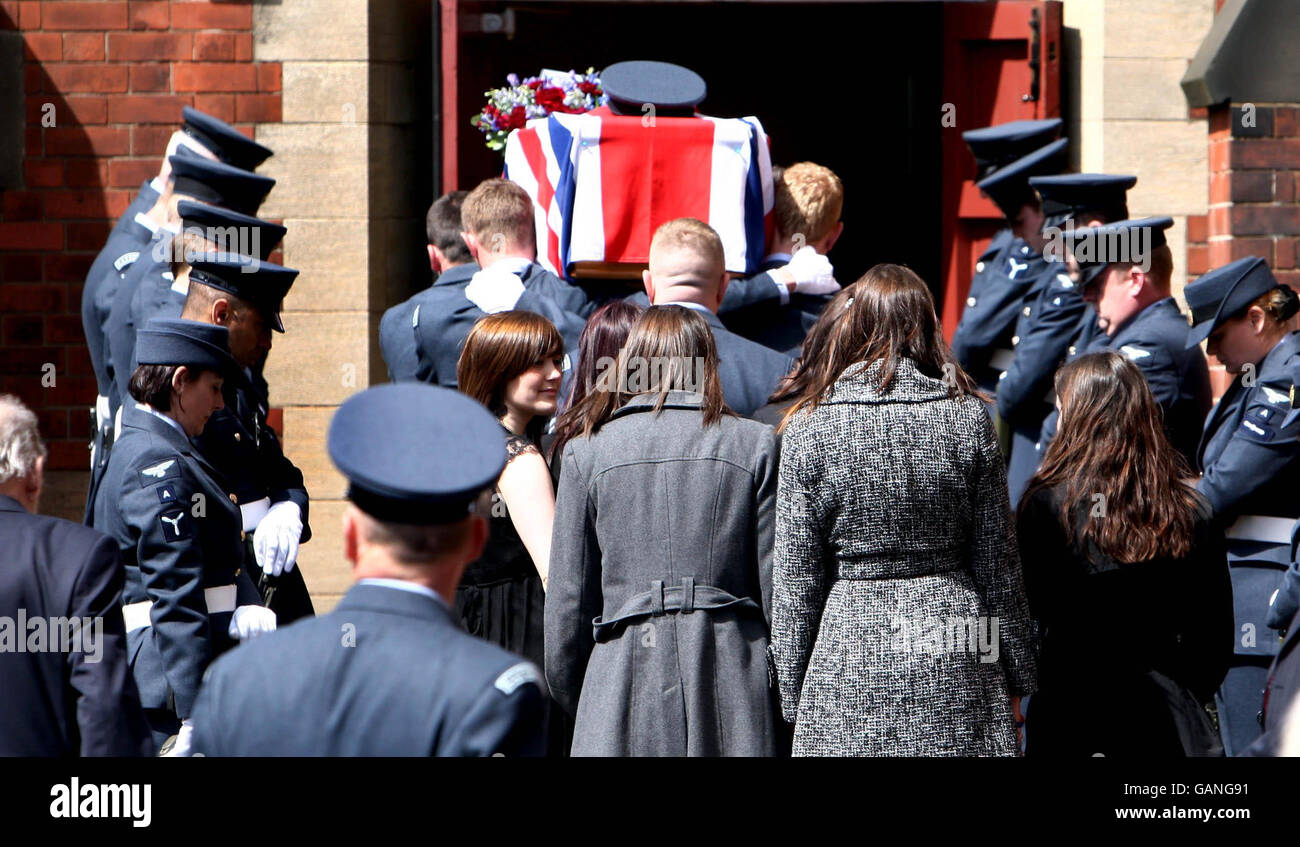 Gary Thompsons Sarg von Senior Aircraftman wird in die St. Jude's ...