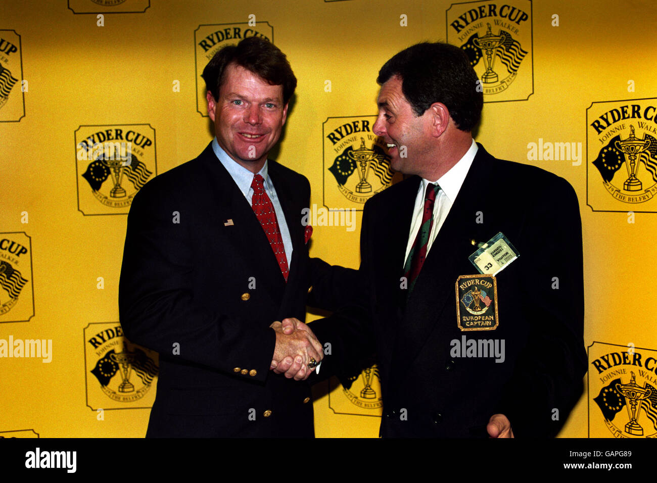 Tom Watson, der Kapitän des Ryder Cup, ging in die USA und Bernard ...