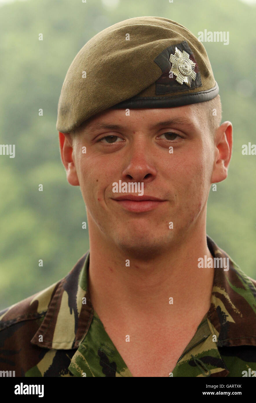 Barett als teil einer uniform -Fotos und -Bildmaterial in hoher Auflösung - Seite 2 - Alamy