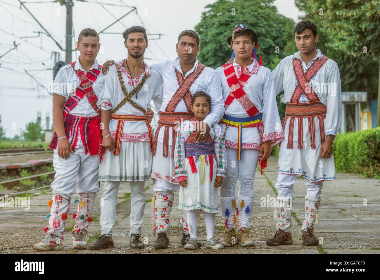 Gruppe der traditionellen romaninan Tänzer Calusari. Die Calusari ist ...