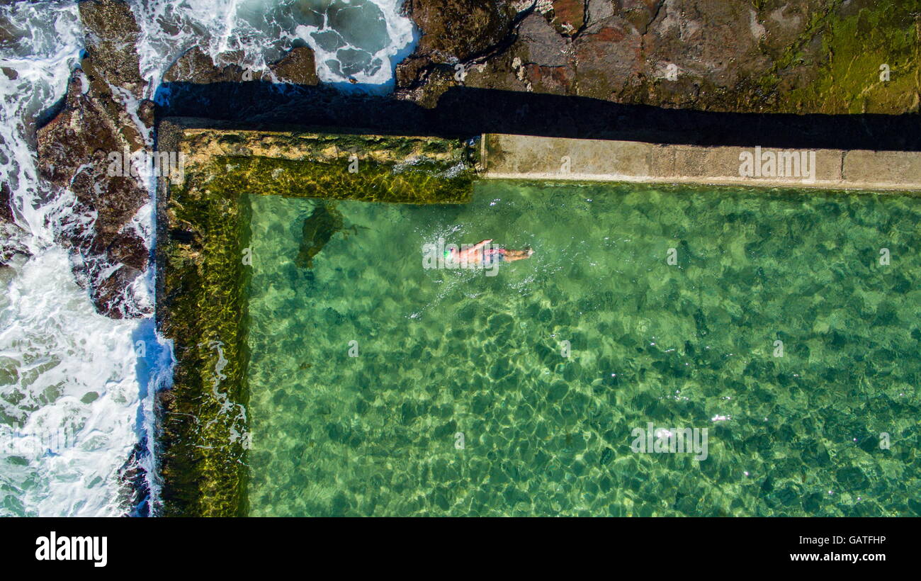 Schwimmerin von oben -Fotos und -Bildmaterial in hoher Auflösung – Alamy